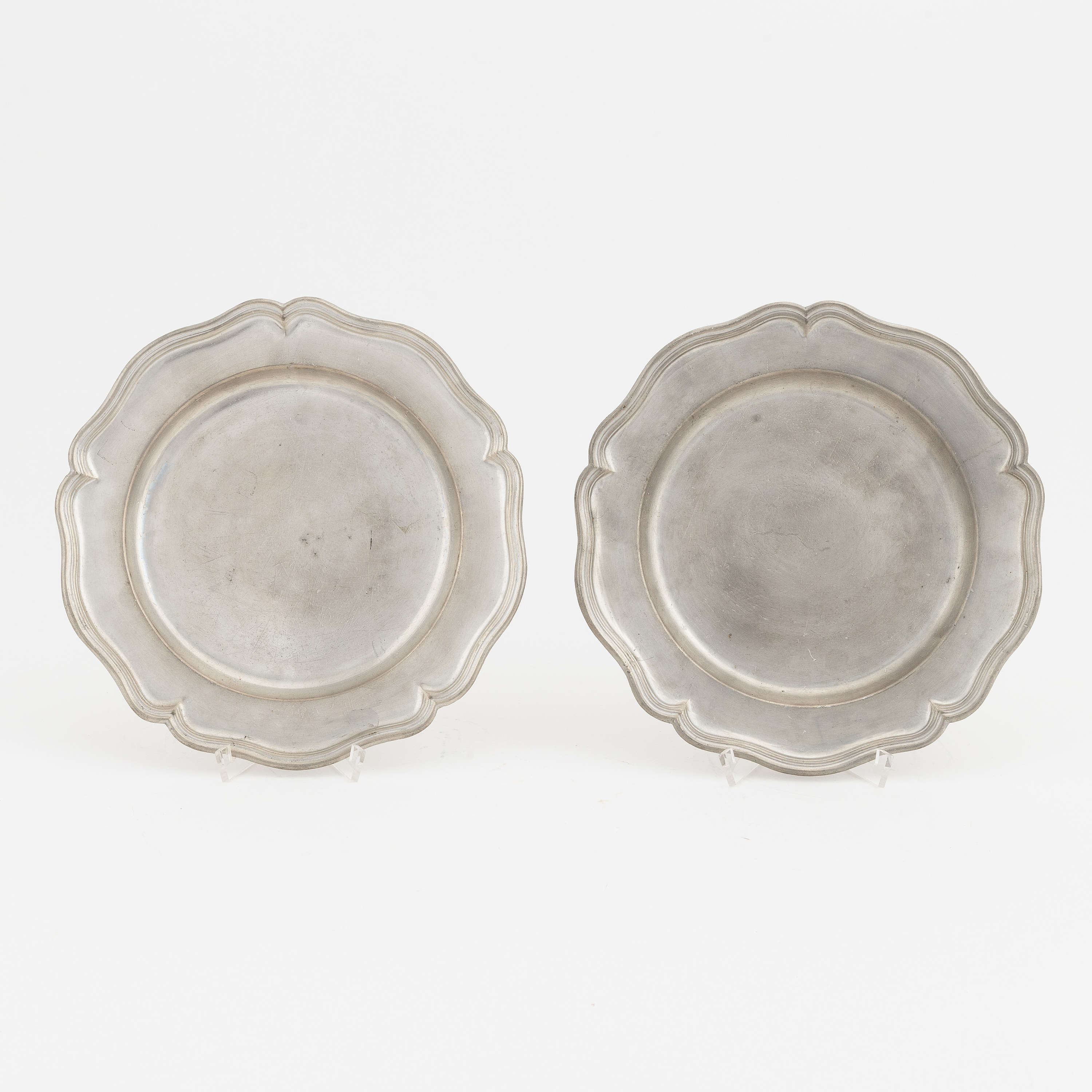Johan Gustaf Ryman (1761-1797), tallrikar, ett par, tenn, Rokoko ...