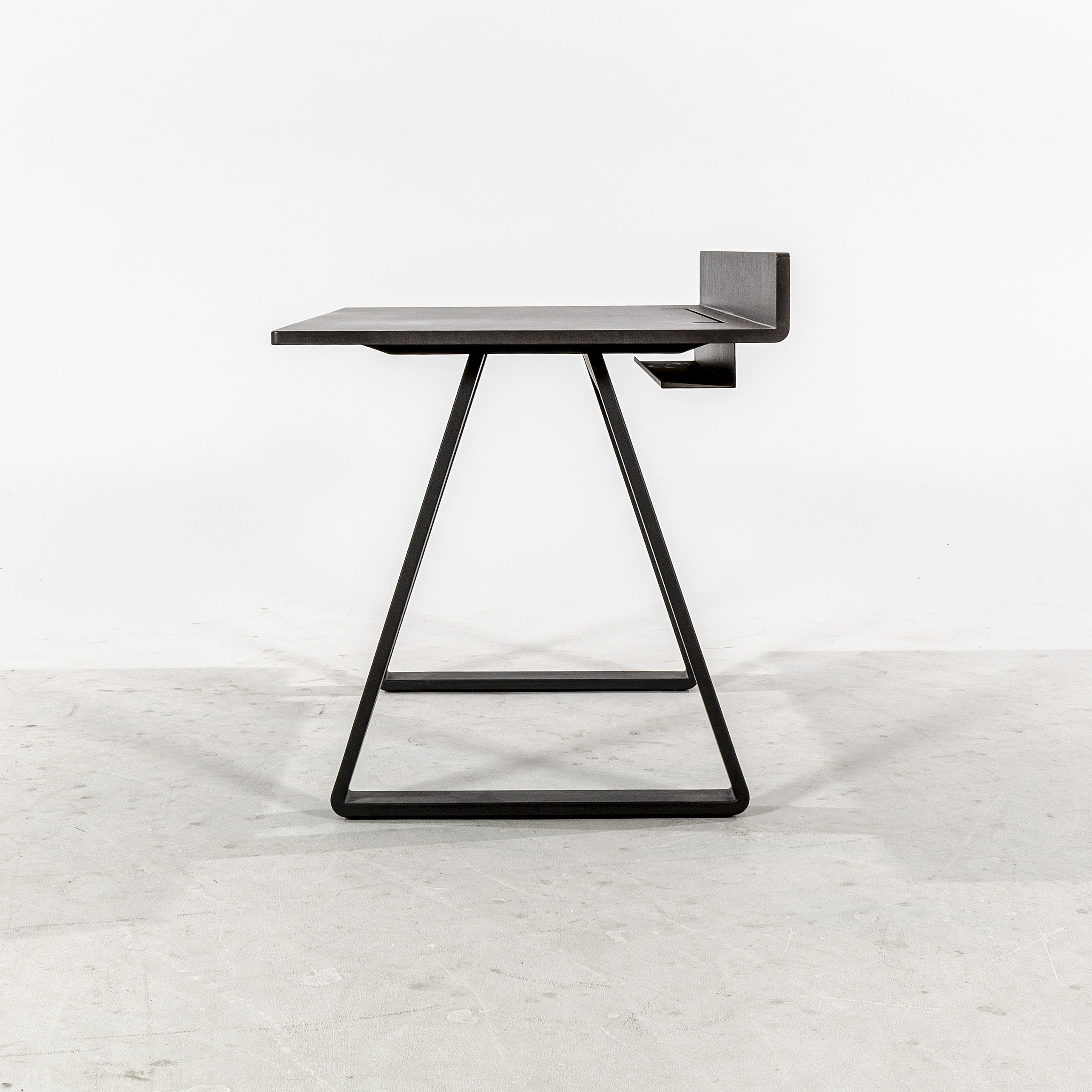 Thomas Eriksson, skrivbord "Bermuda" för Asplund 2000-tal. - Bukowskis