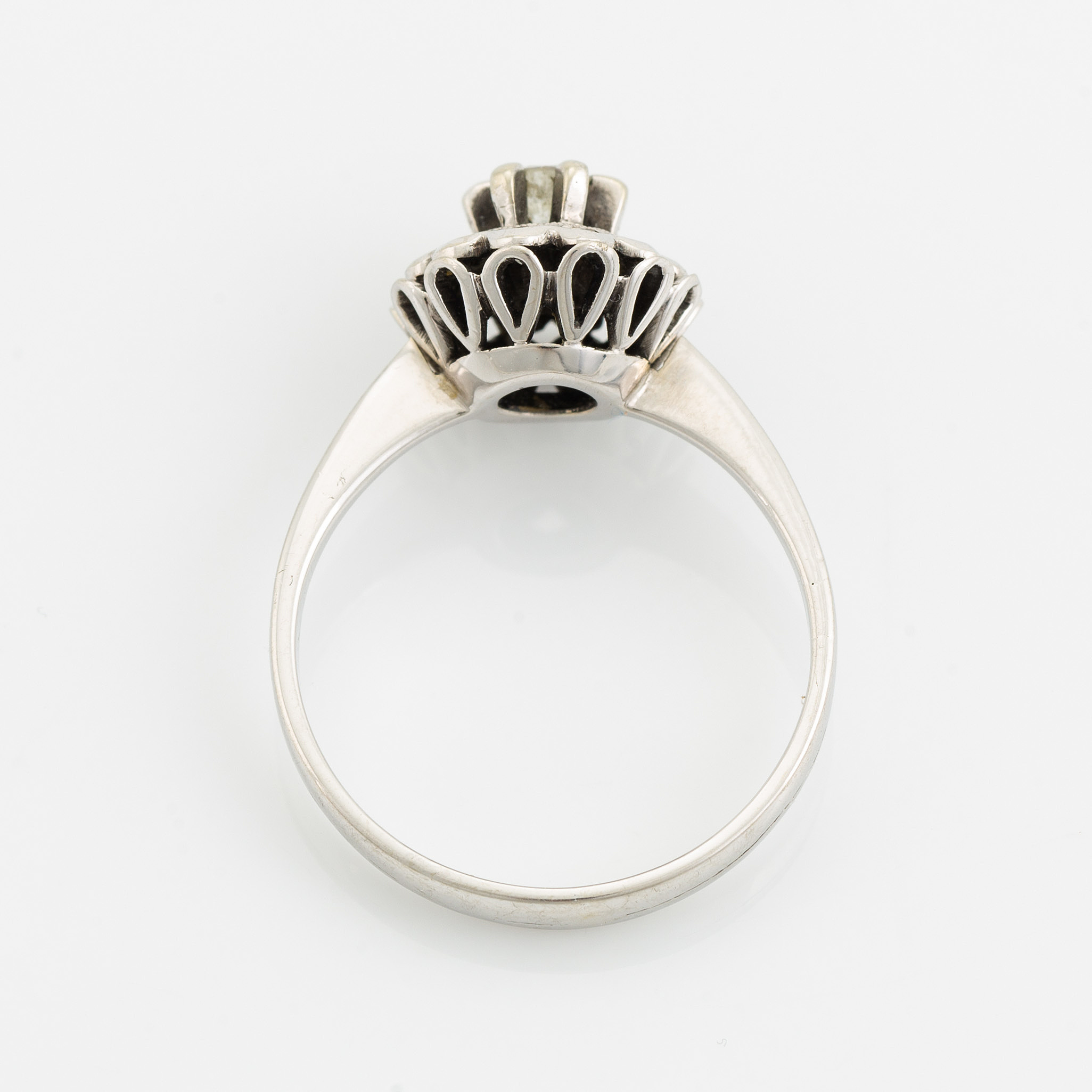 Ring, 18K vitguld med diamanter. - Bukowskis