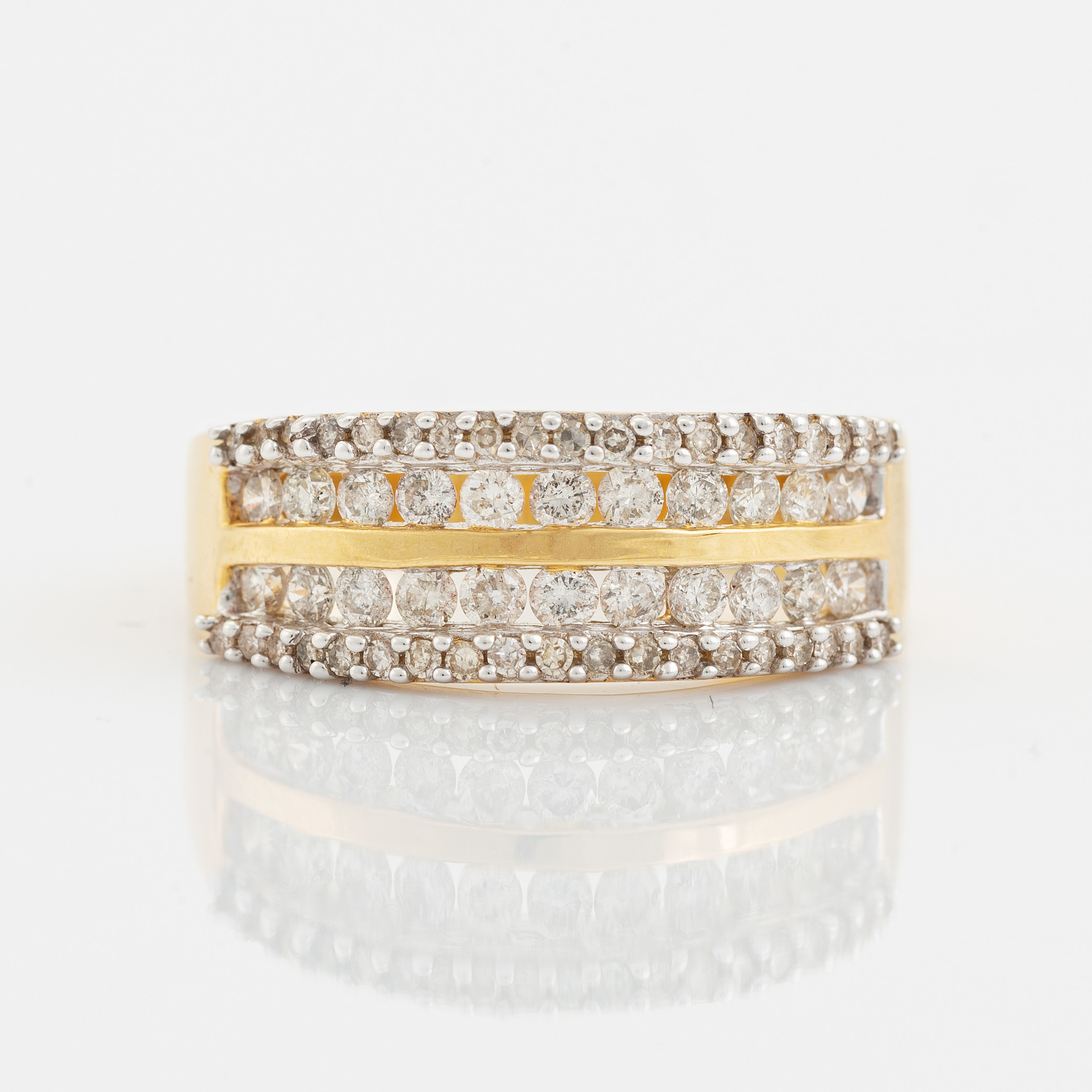 18K gold and small brilliant cut diamond ring. - Bukowskis