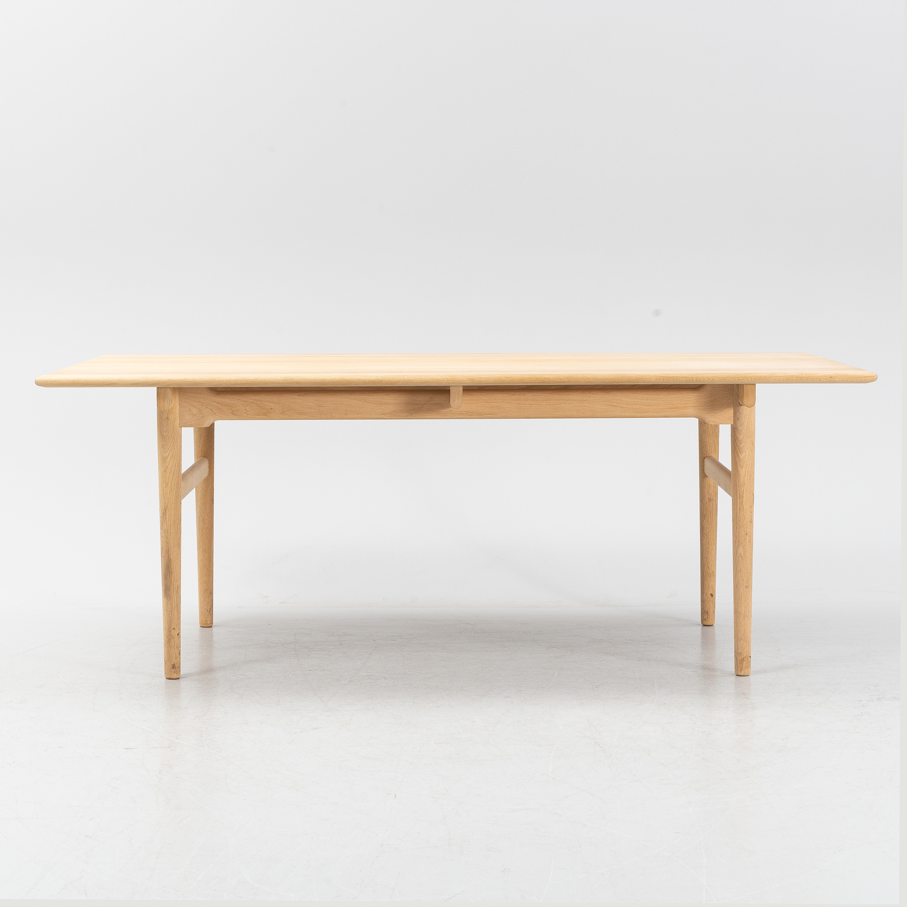 A model CH327 oak dining table by Hans J Wegner for Carl Hansen & Son ...