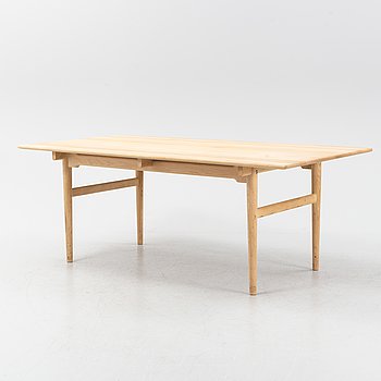 A model CH327 oak dining table by Hans J Wegner for Carl Hansen & Son ...