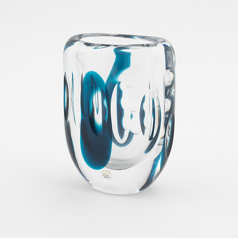 Vicke Lindstrand, a glass vase, Kosta, model no 46694. - Bukowskis