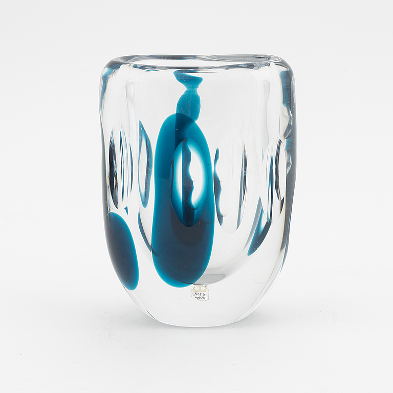Vicke Lindstrand, a glass vase, Kosta, model no 46694. - Bukowskis