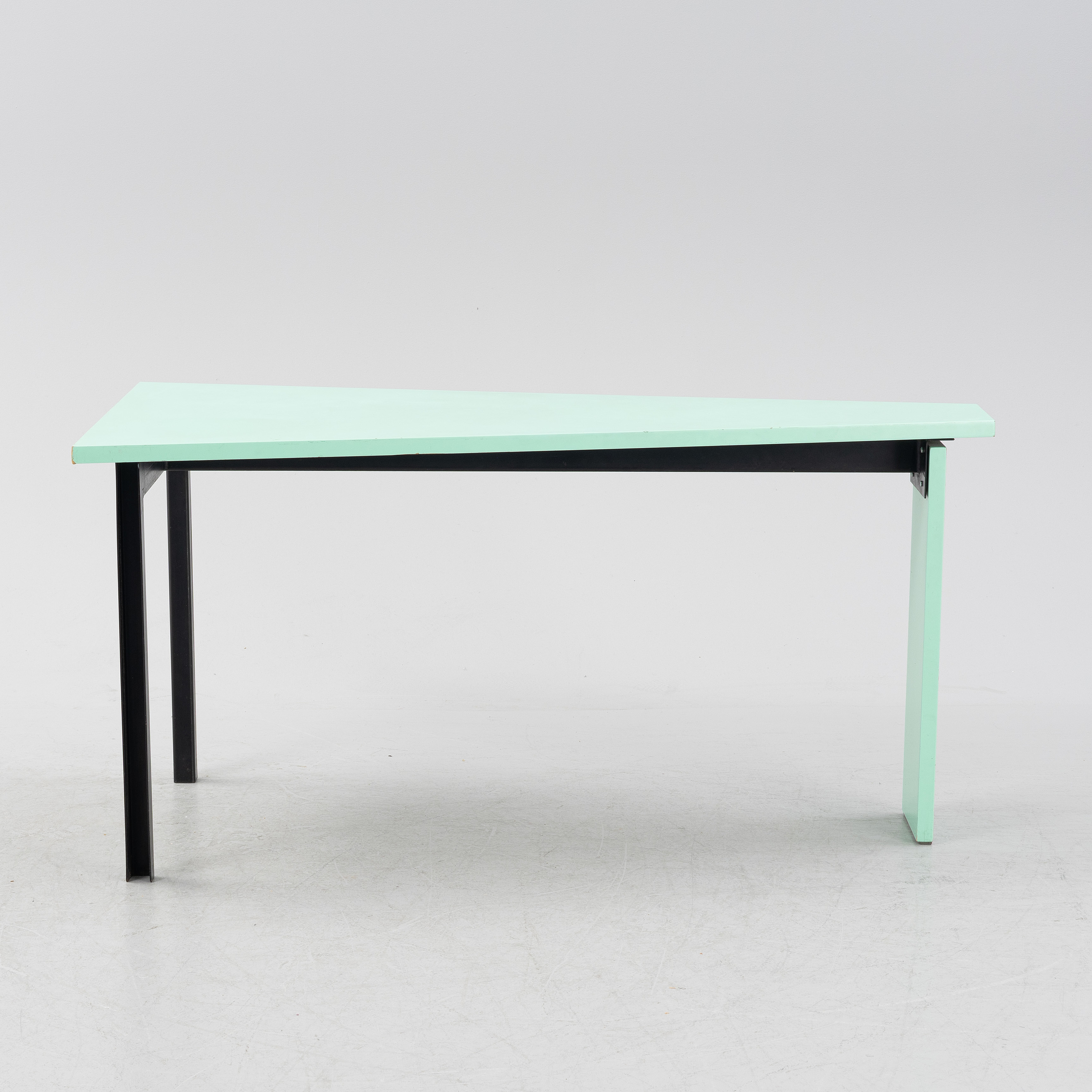 Jonas Bohlin, bord, "concrete", Källlemo, Värnamo. - Bukowskis