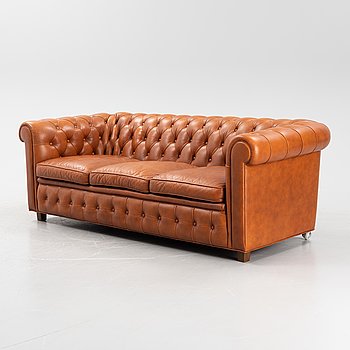 A Chesterfiel sofa from Norell, end of the 20th Century. - Bukowskis