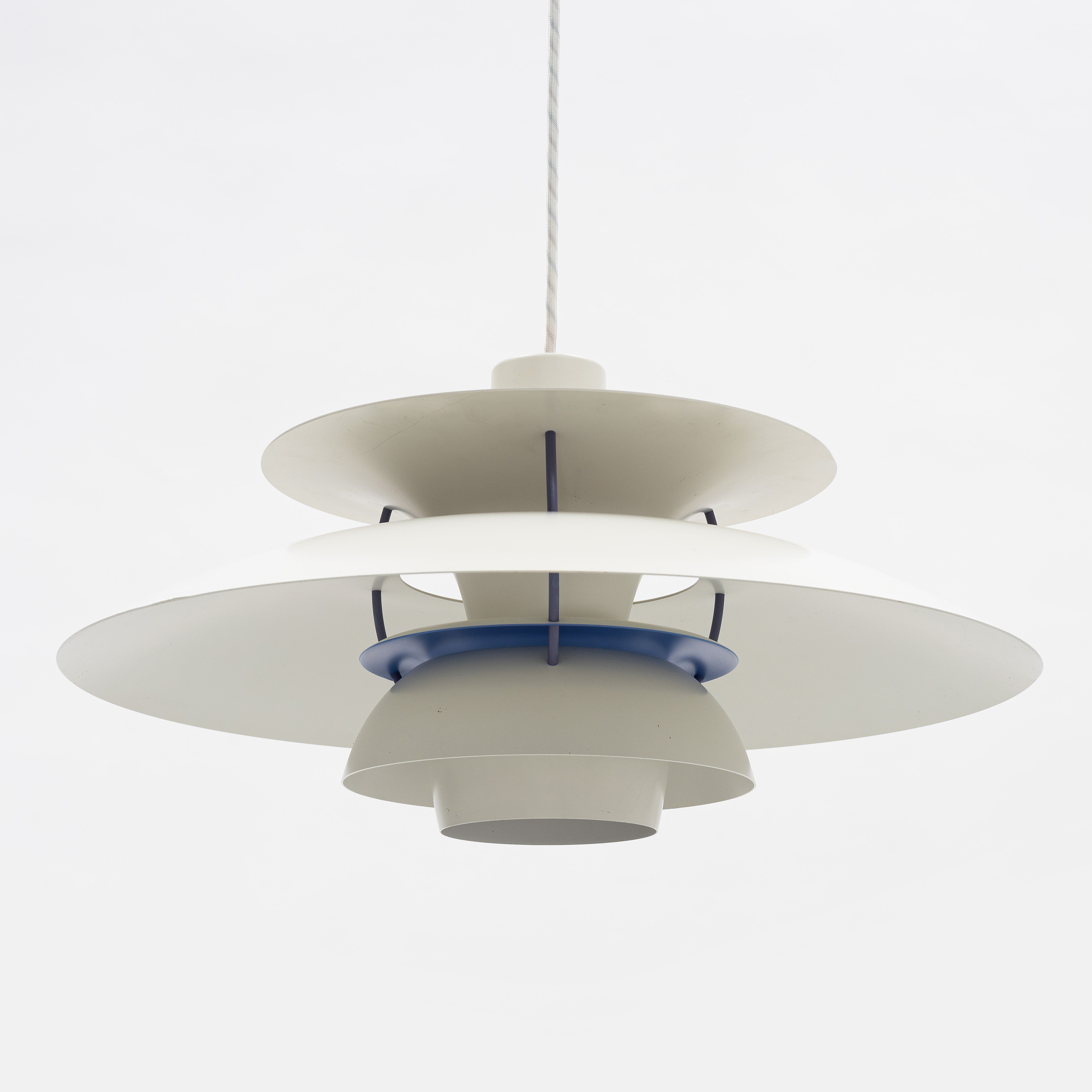 Poul Henningsen, taklampa, "PH 5", Louis Poulsen, Danmark. - Bukowskis