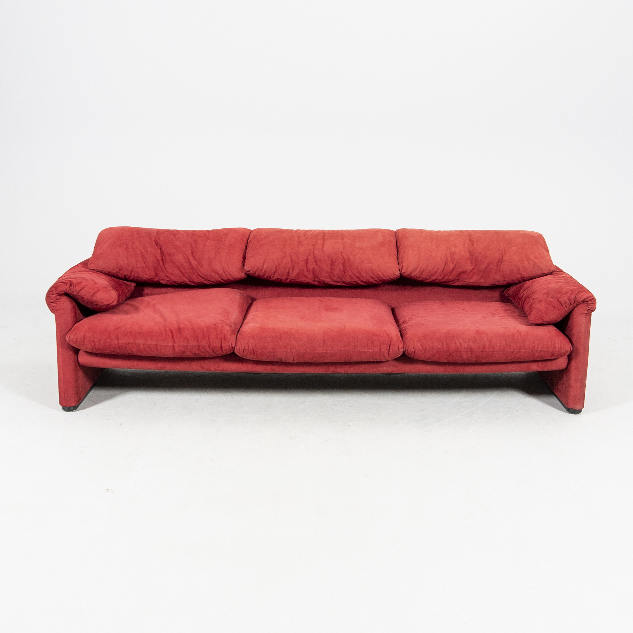 A three seat "Maralunga" sofa by Vico Magistretti for Cassina. - Bukowskis
