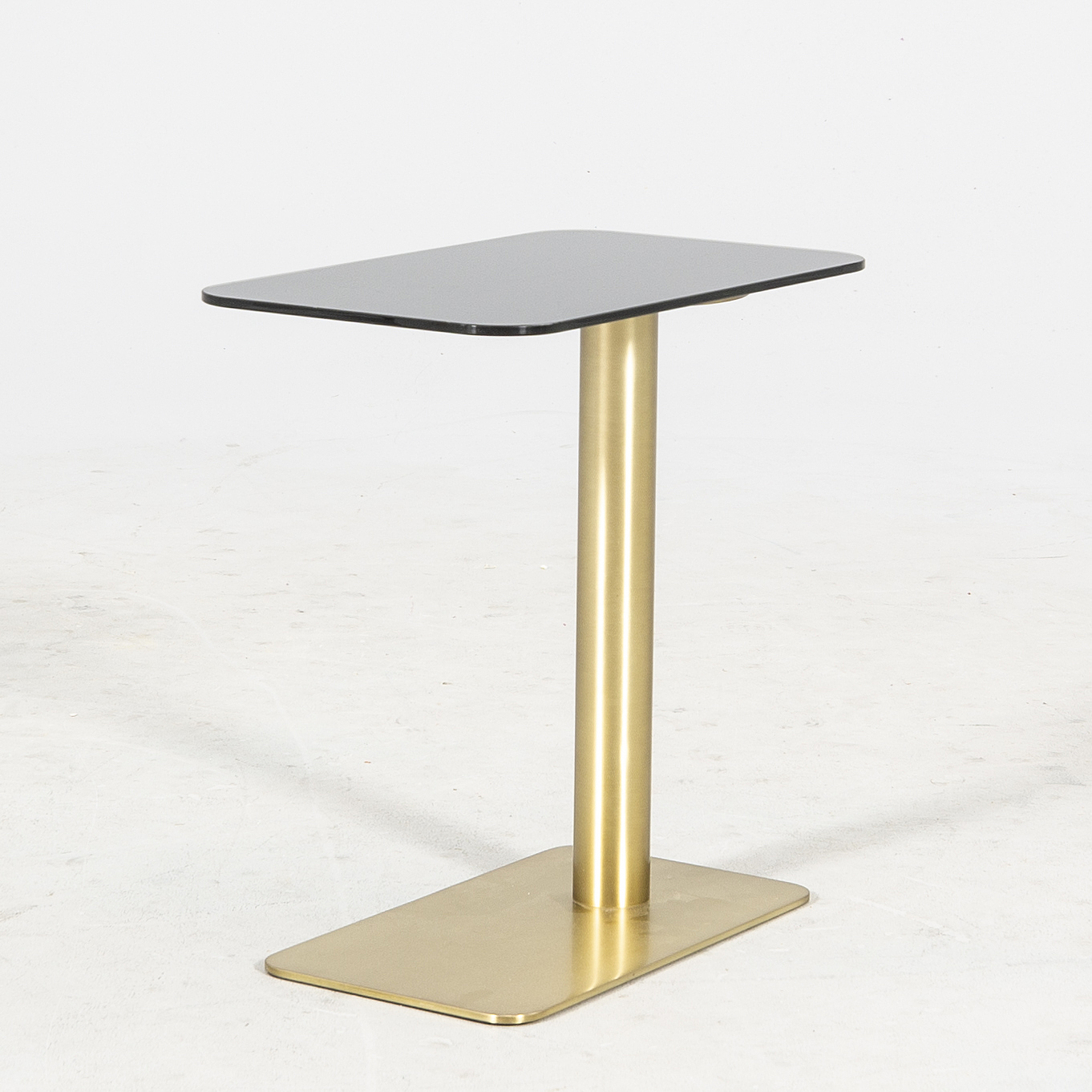 A "Flash Rectangle" table by Tom Dixon. - Bukowskis