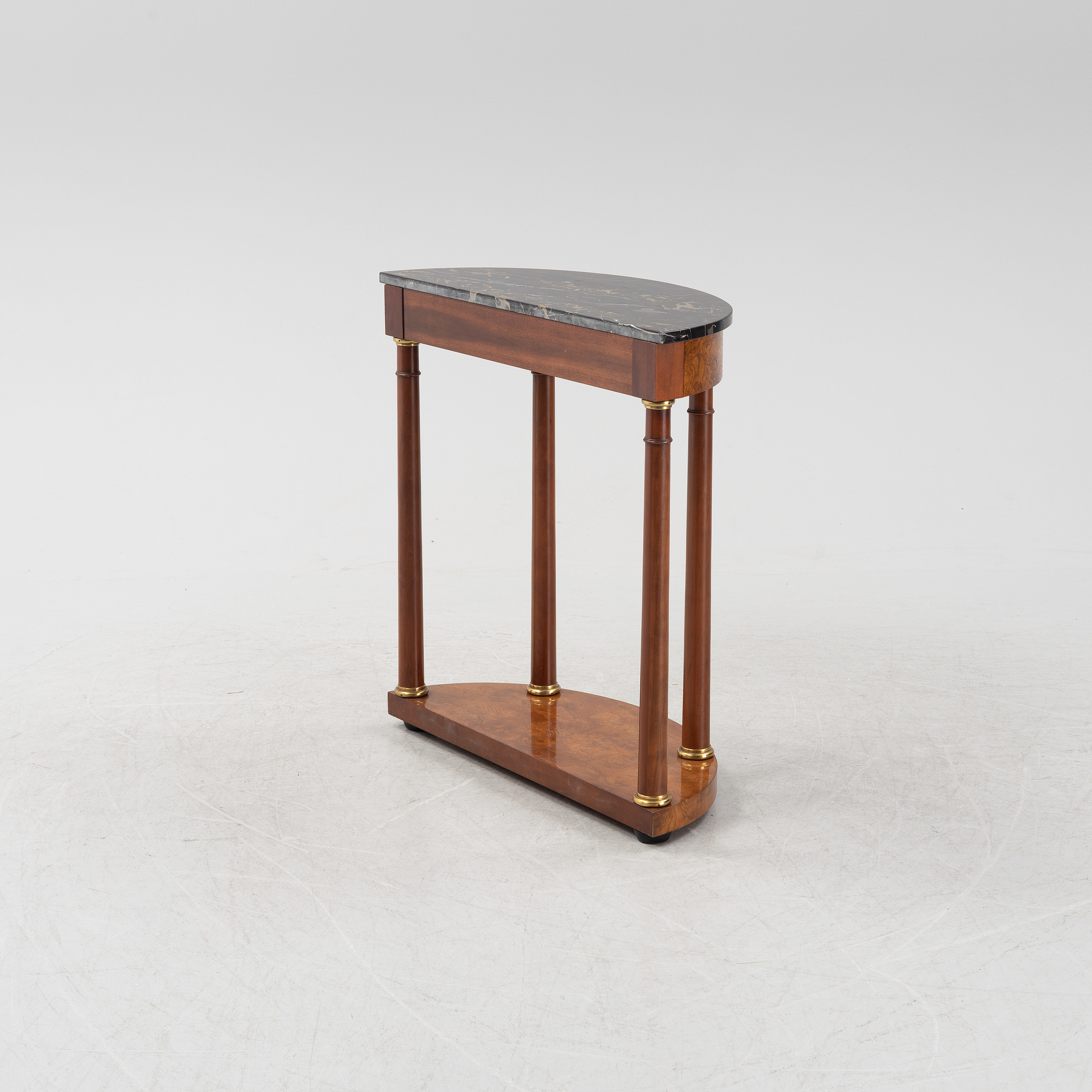 A console table from Baker Furniture. - Bukowskis