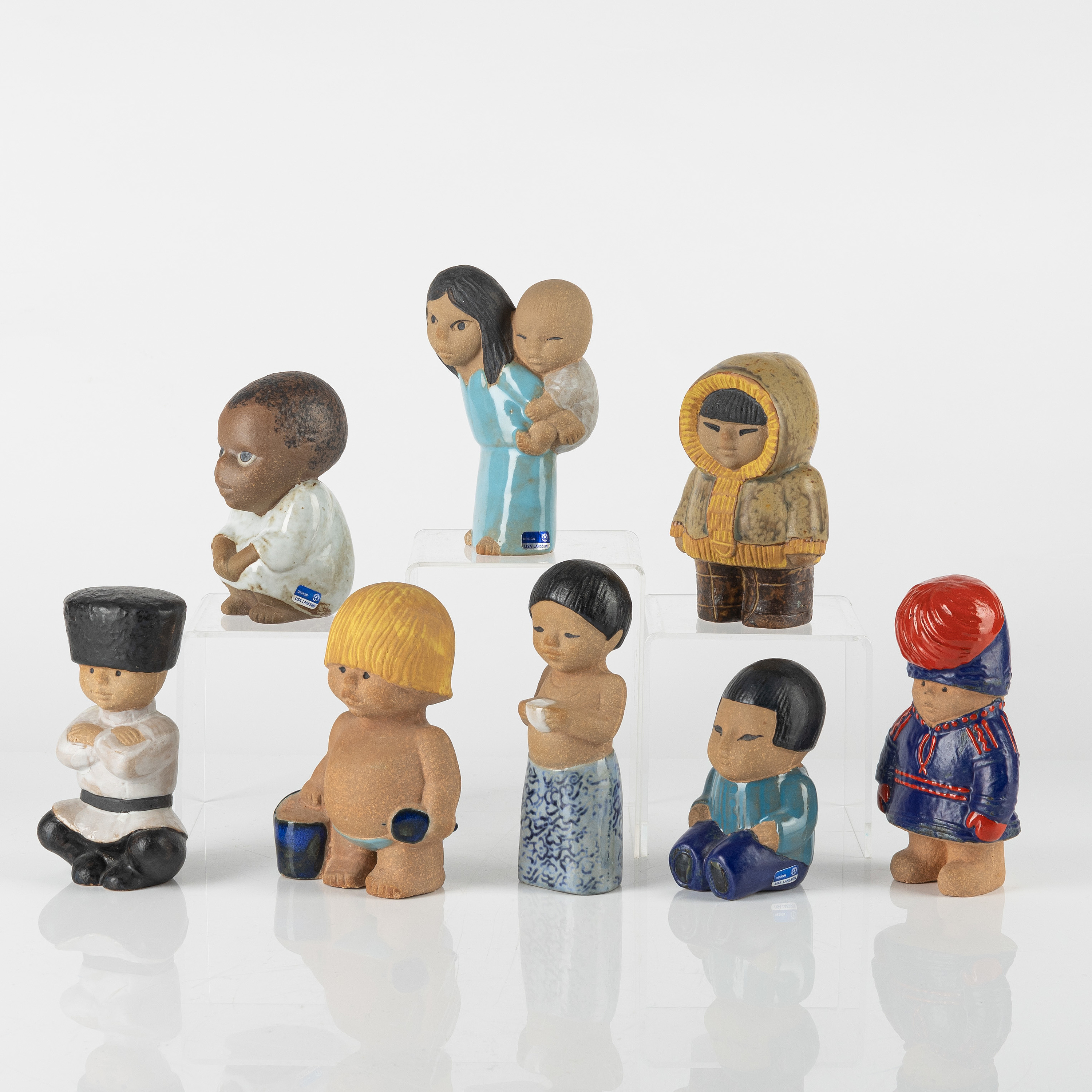 Lisa Larson, skulpturer, stengods, 8 st, "Världens Barn", Gustavsberg ...