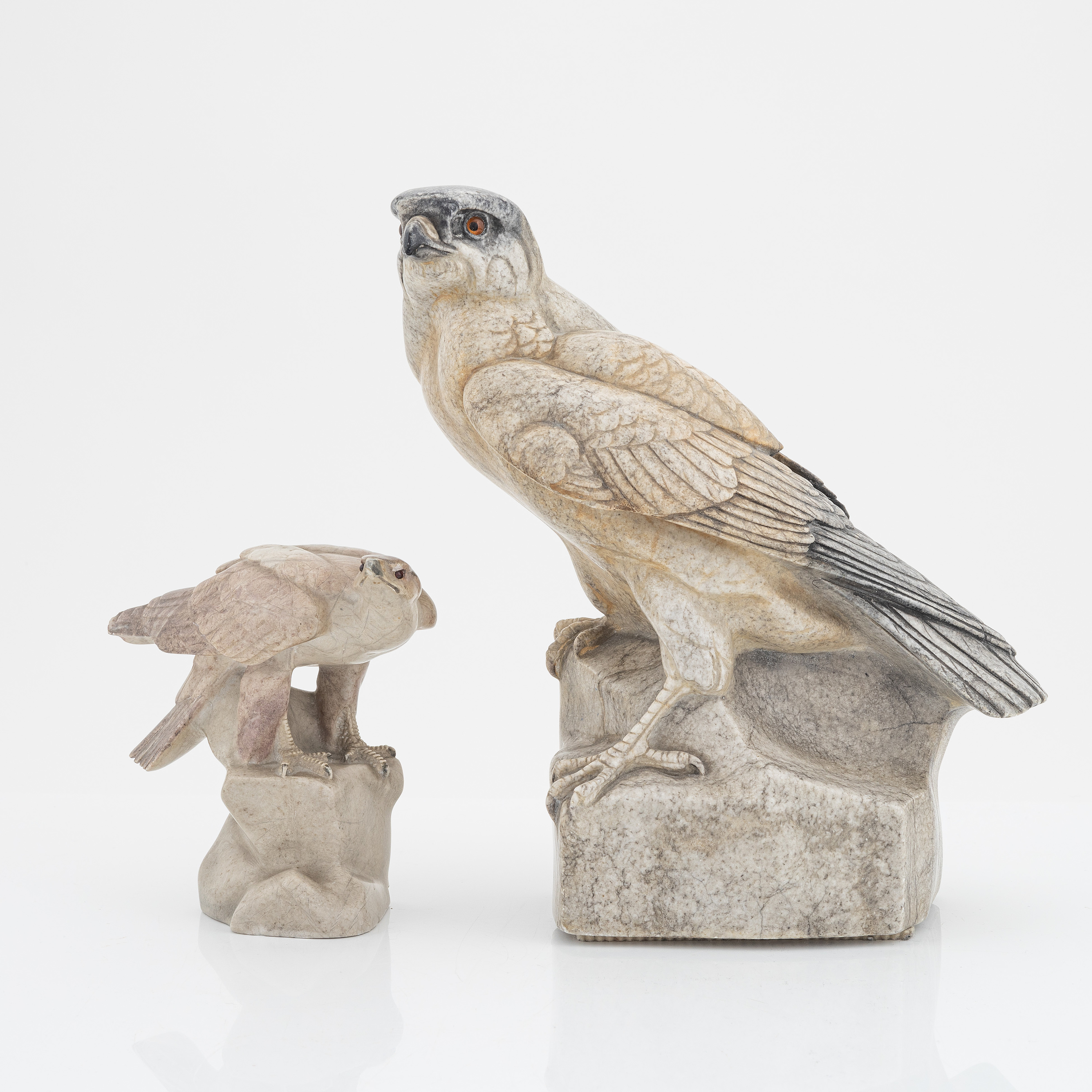 Two bird stone sculptures, signed, 20th Century. - Bukowskis