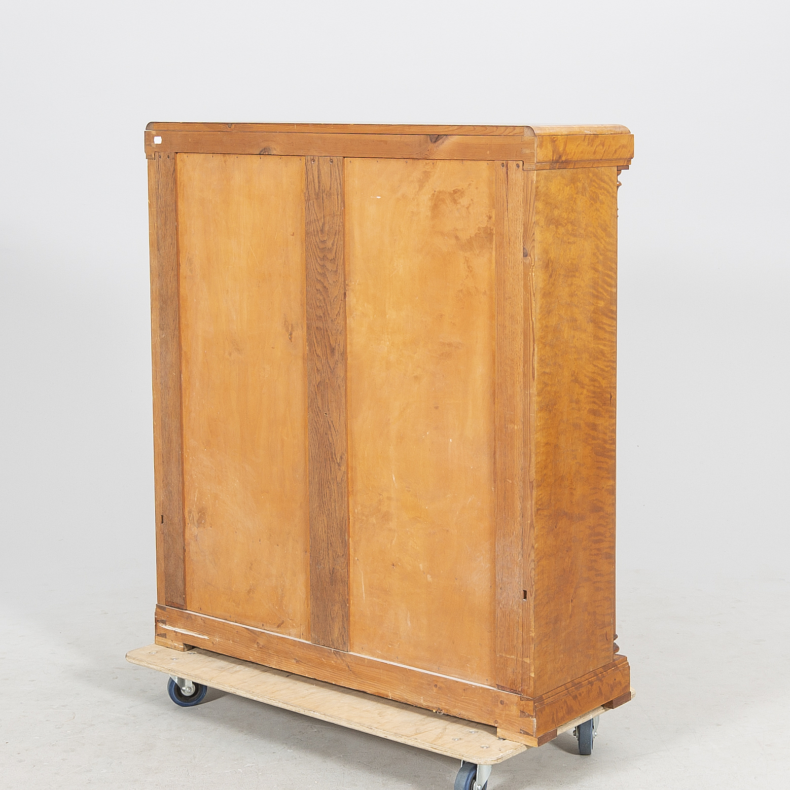 A birch Empire style early 1900s book shelf. - Bukowskis