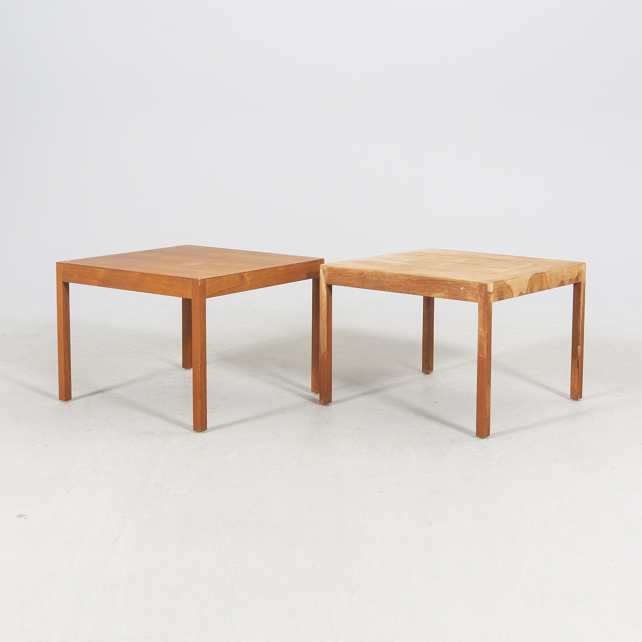 Hans J Wegner, sidobord 2 st Andreas Tuck Danmark. - Bukowskis