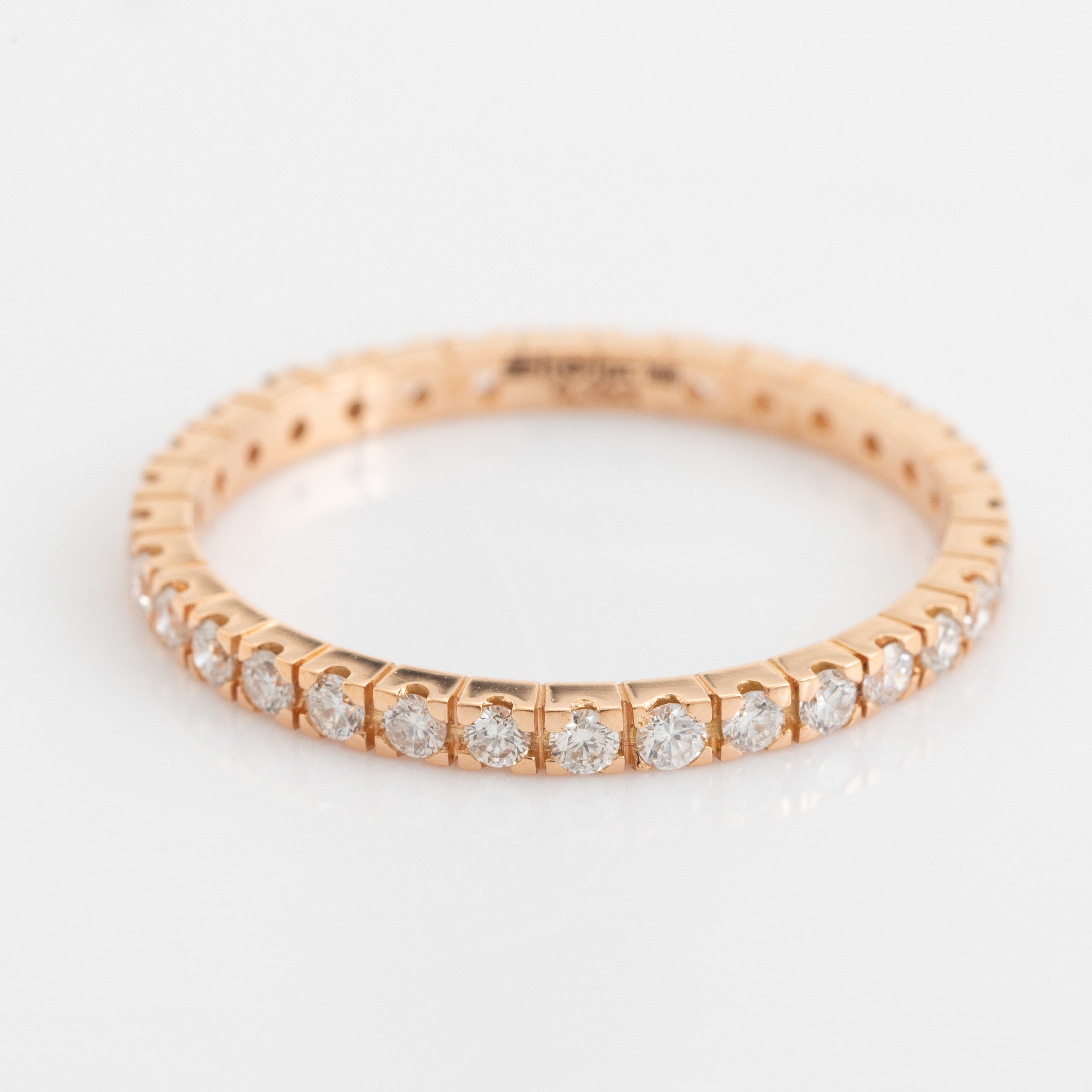 Ring helallians med briljantslipade diamanter. - Bukowskis