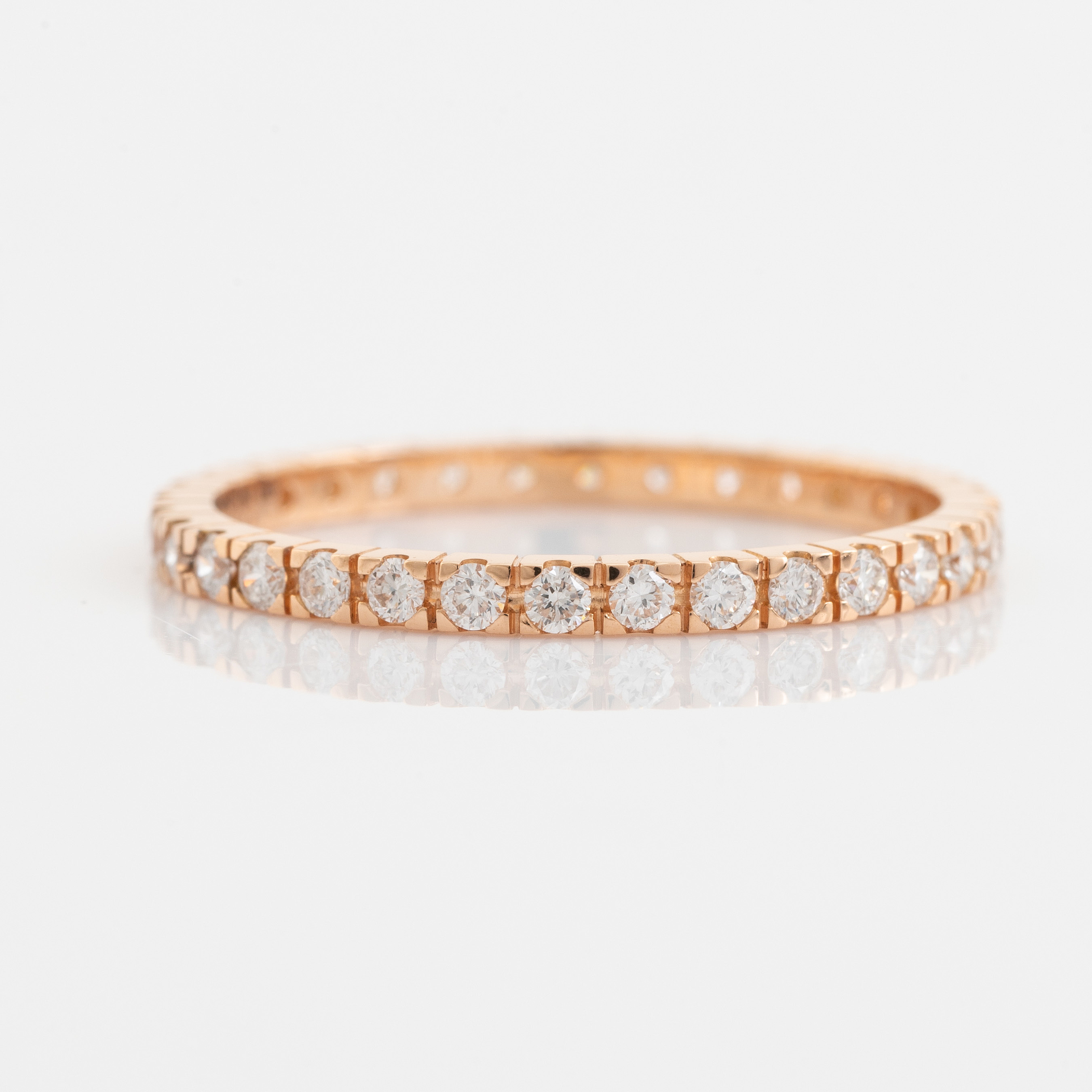 Ring helallians med briljantslipade diamanter. - Bukowskis