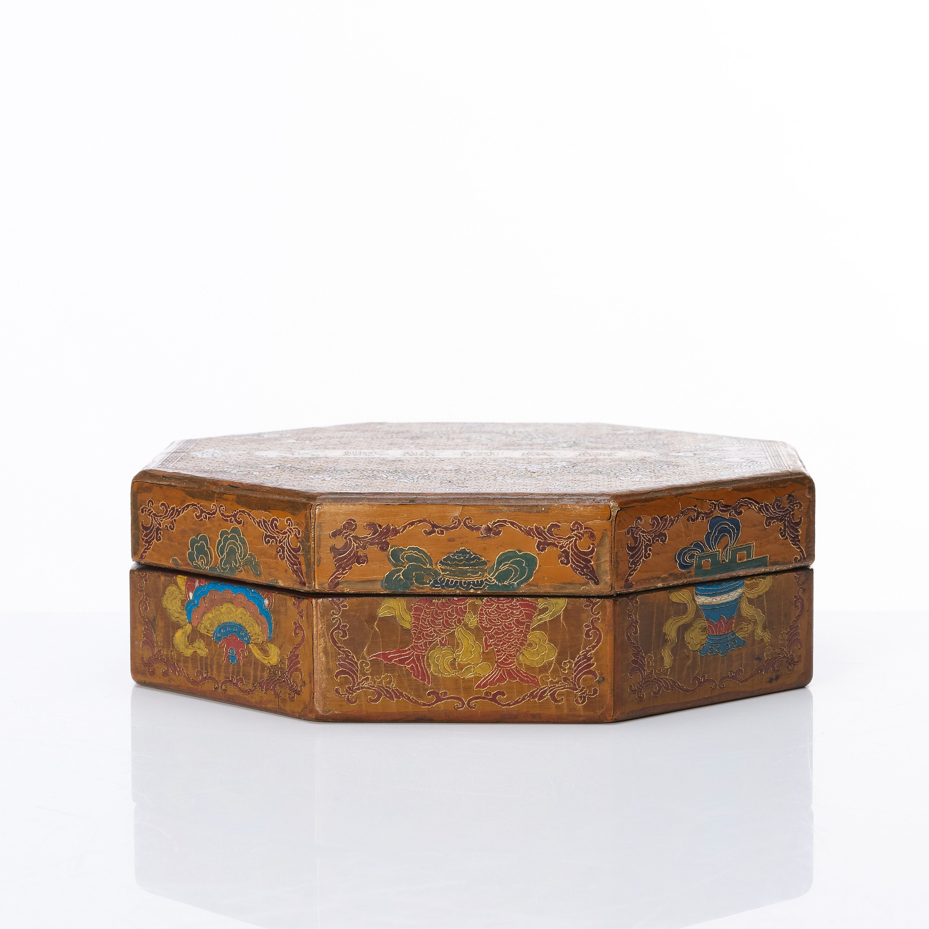 A Chinese lacquer treasure/curio box with cover, Qing dynasty with ...