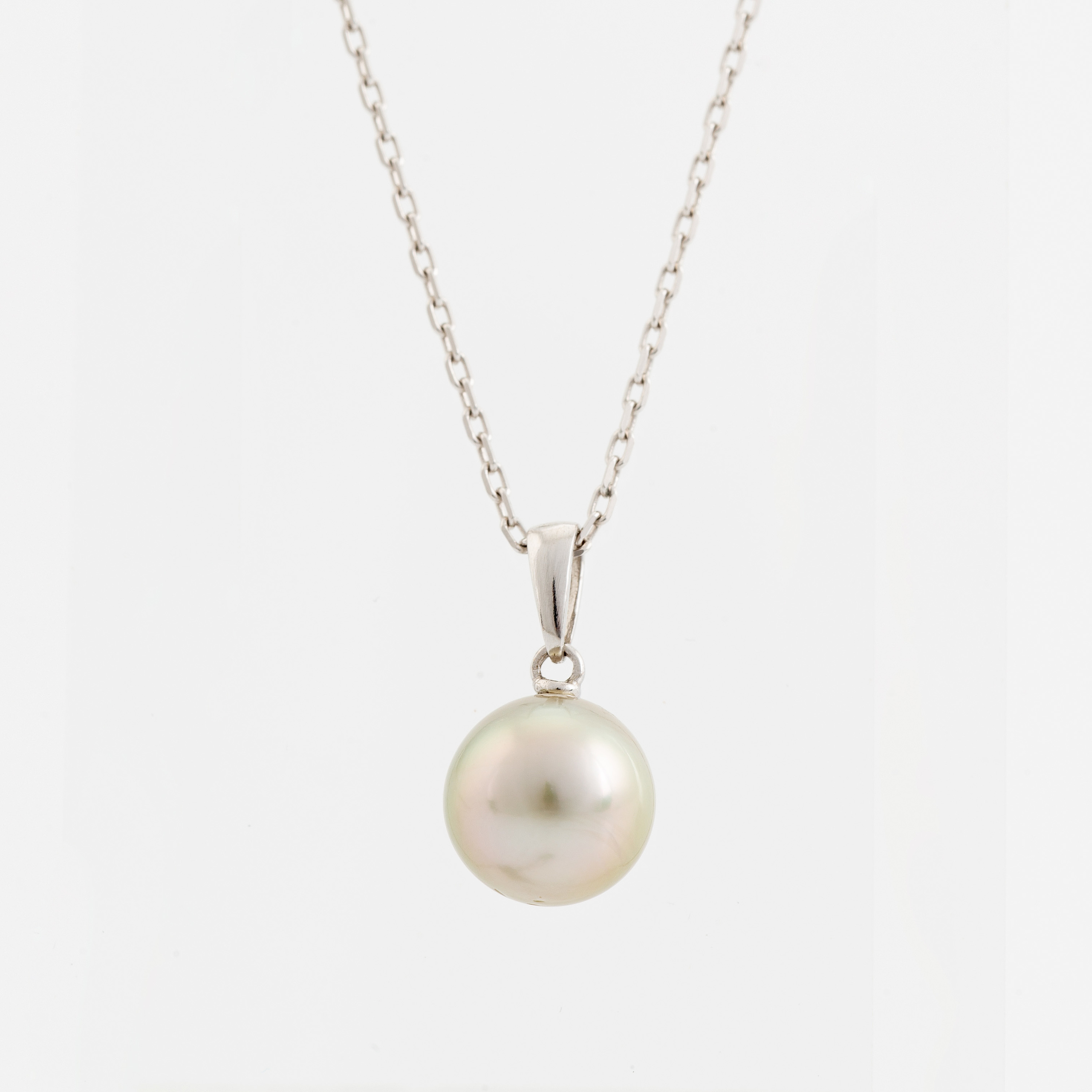 Hänge 18K guld med en odlad Tahiti pärla. - Bukowskis