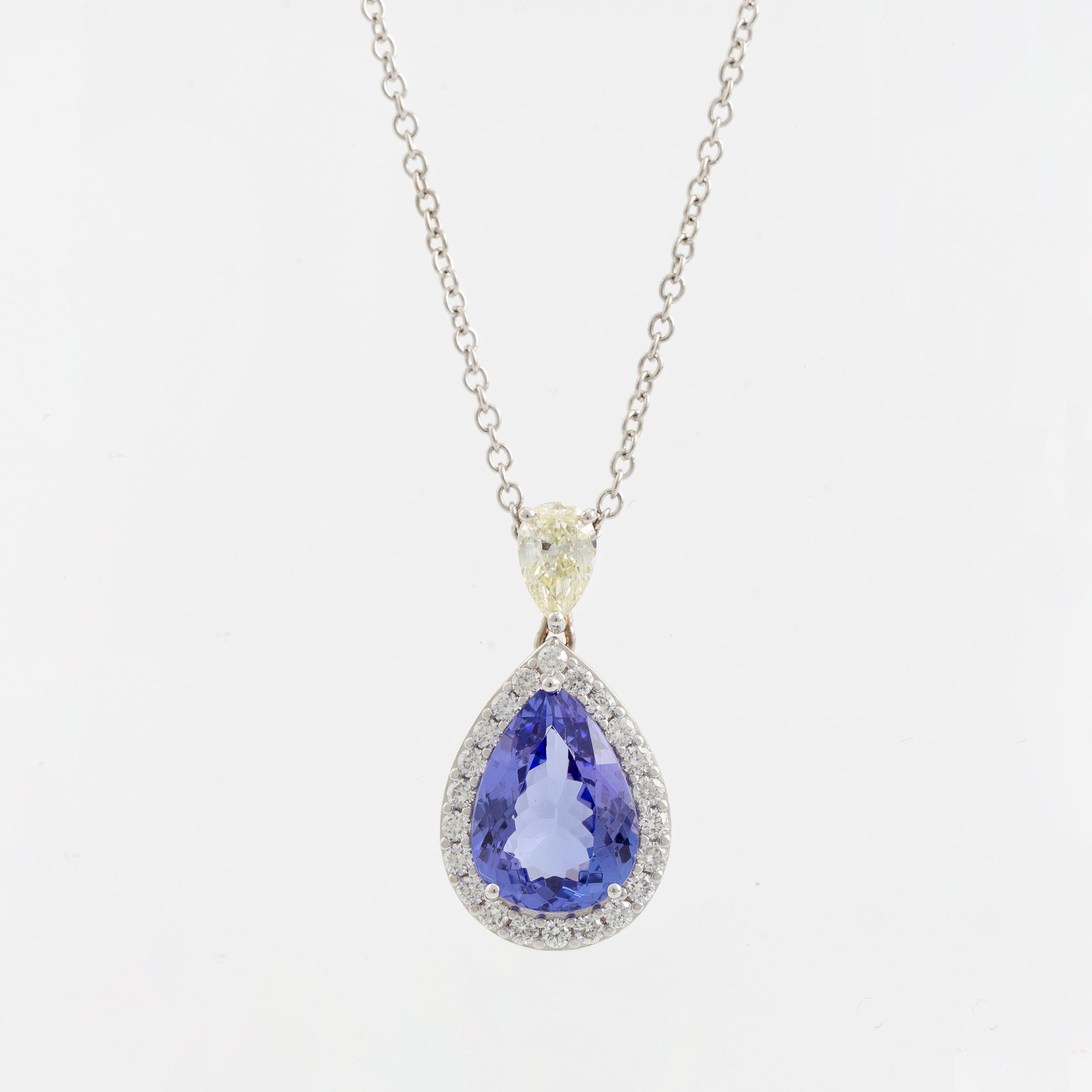 Collier med droppformad tanzanit och diamant. - Bukowskis