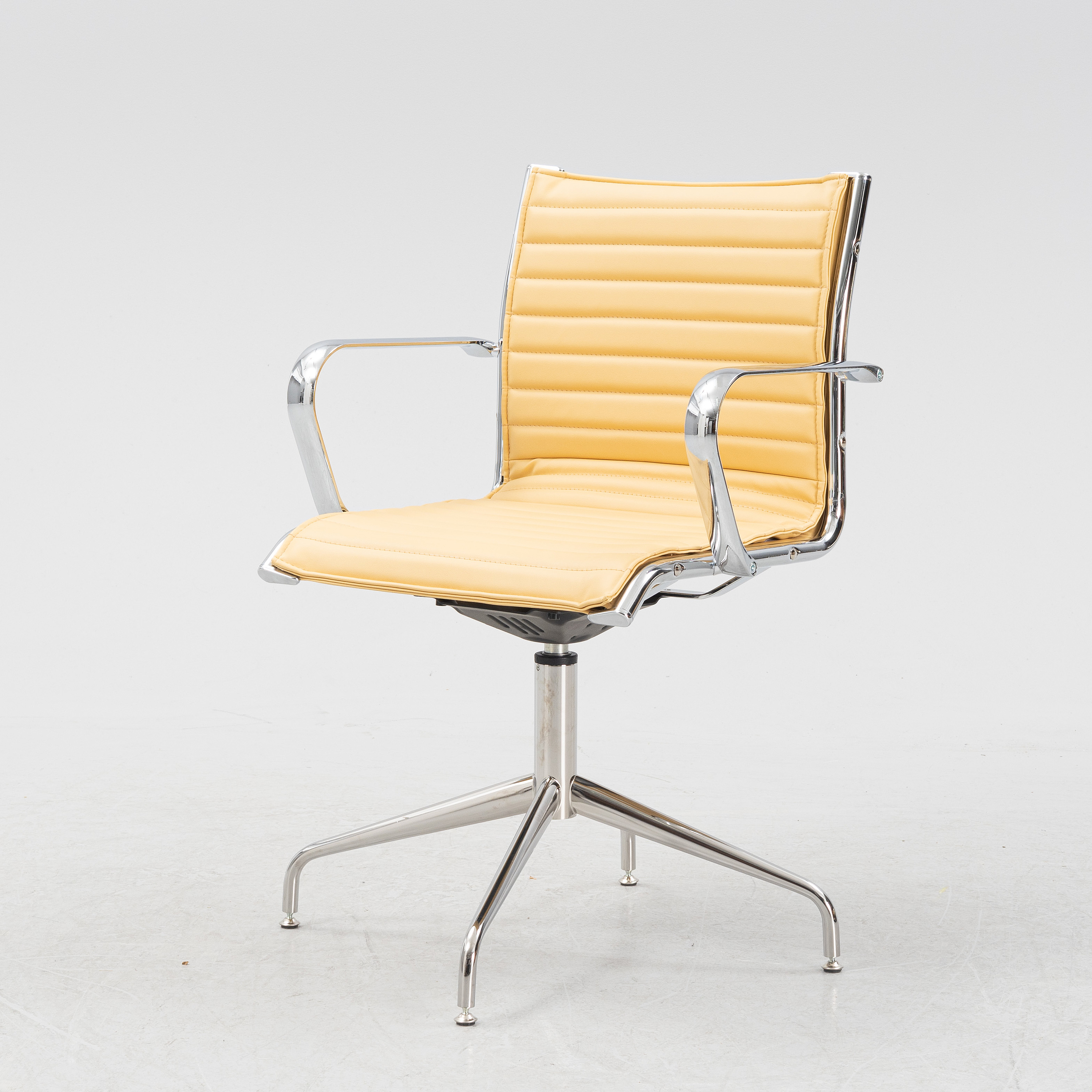 An 'Origami' office from Leyform. - Bukowskis