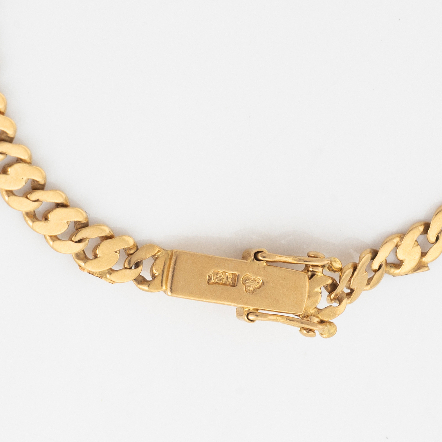 Armband med berlocker, 18K guld. - Bukowskis