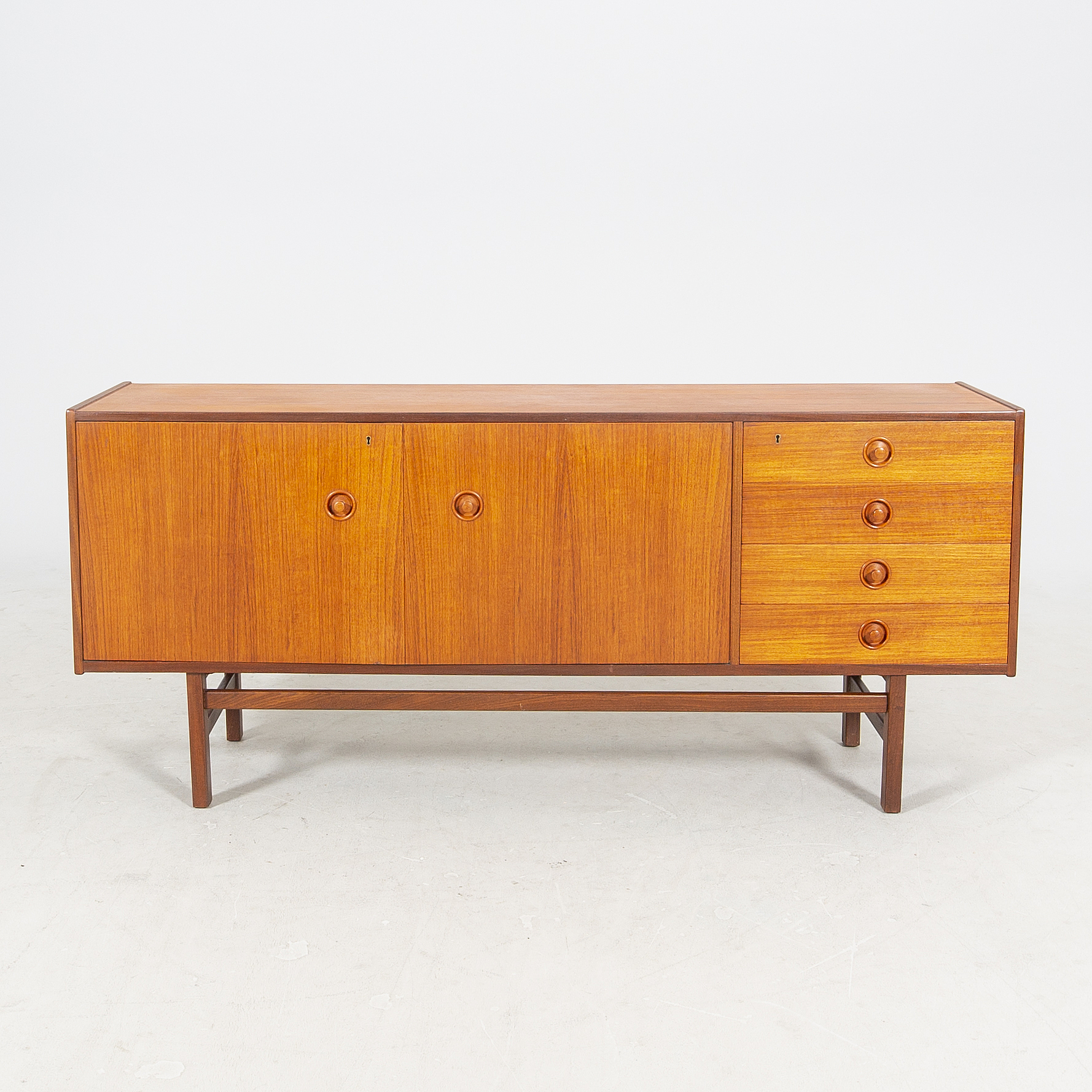 A 1950/60s teak sideboard. - Bukowskis