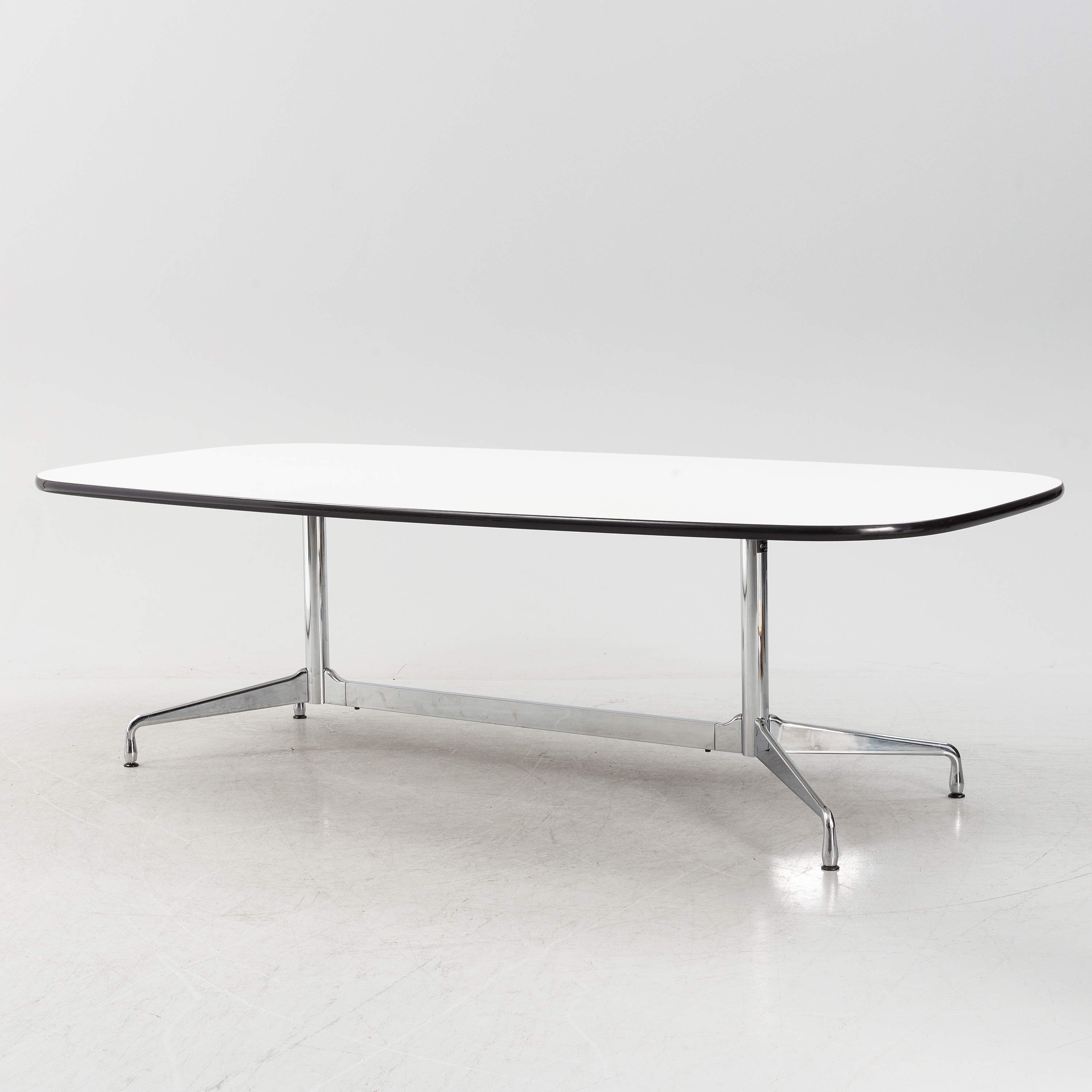 Charles and Ray Eames, bord, Vitra. - Bukowskis