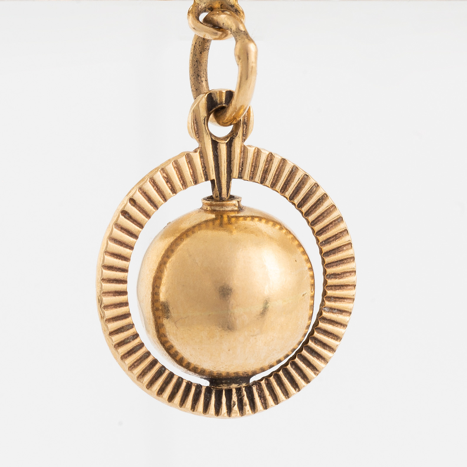 Armband x- länk, 18K guld, med berlock. - Bukowskis
