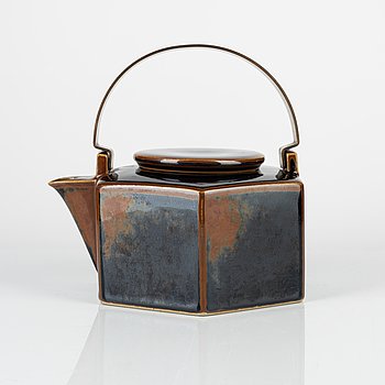 Signe Persson-Melin, a 'Six-Sided' stoneware teapot, Rörstrand. - Bukowskis