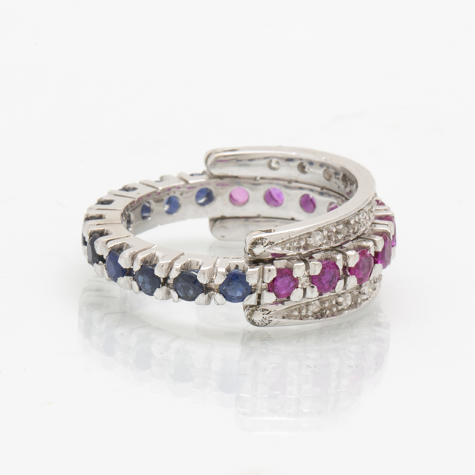 Ring 14K vitguld med diamanter och safirer. - Bukowskis