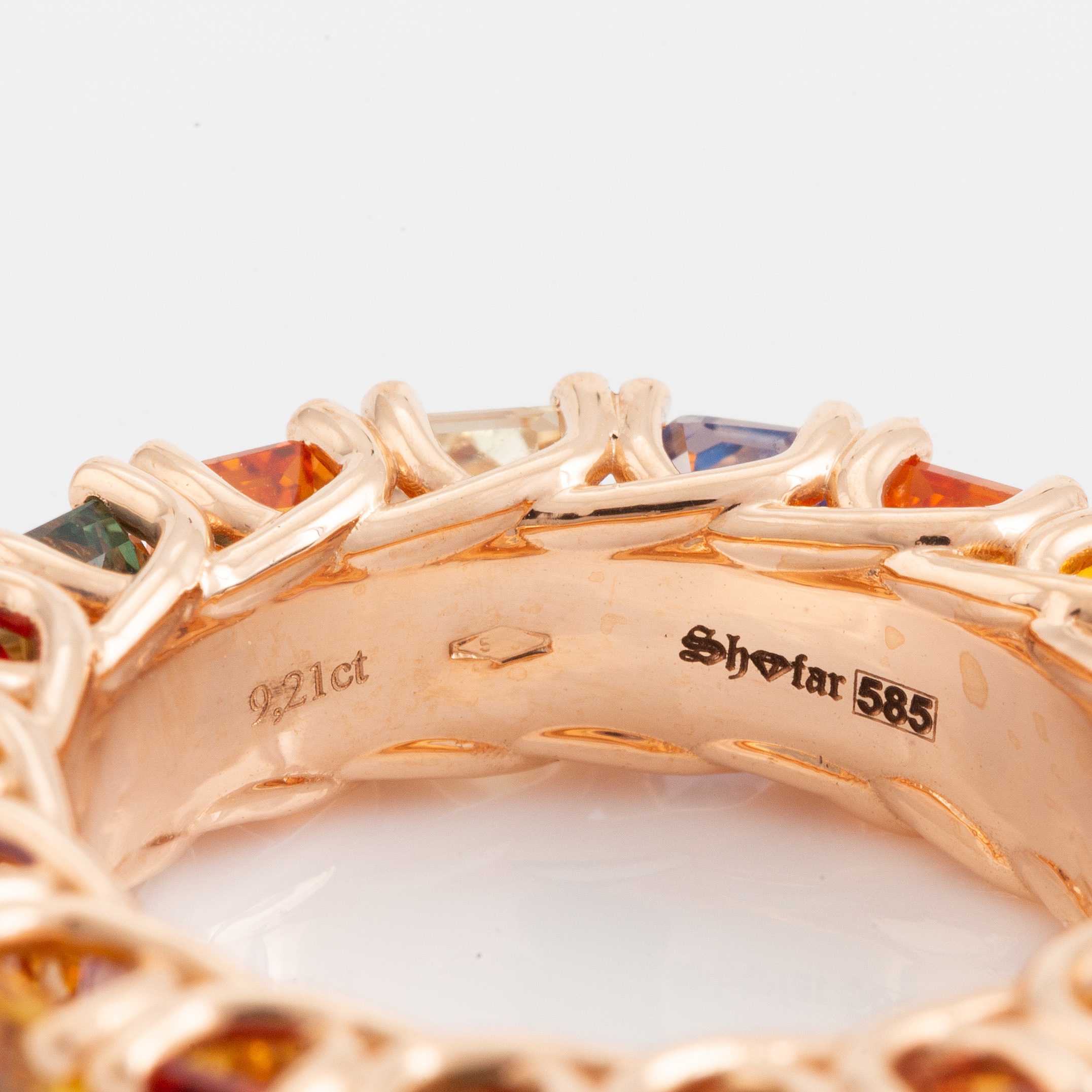 Emerald cut multi coloured sapphire ring. - Bukowskis