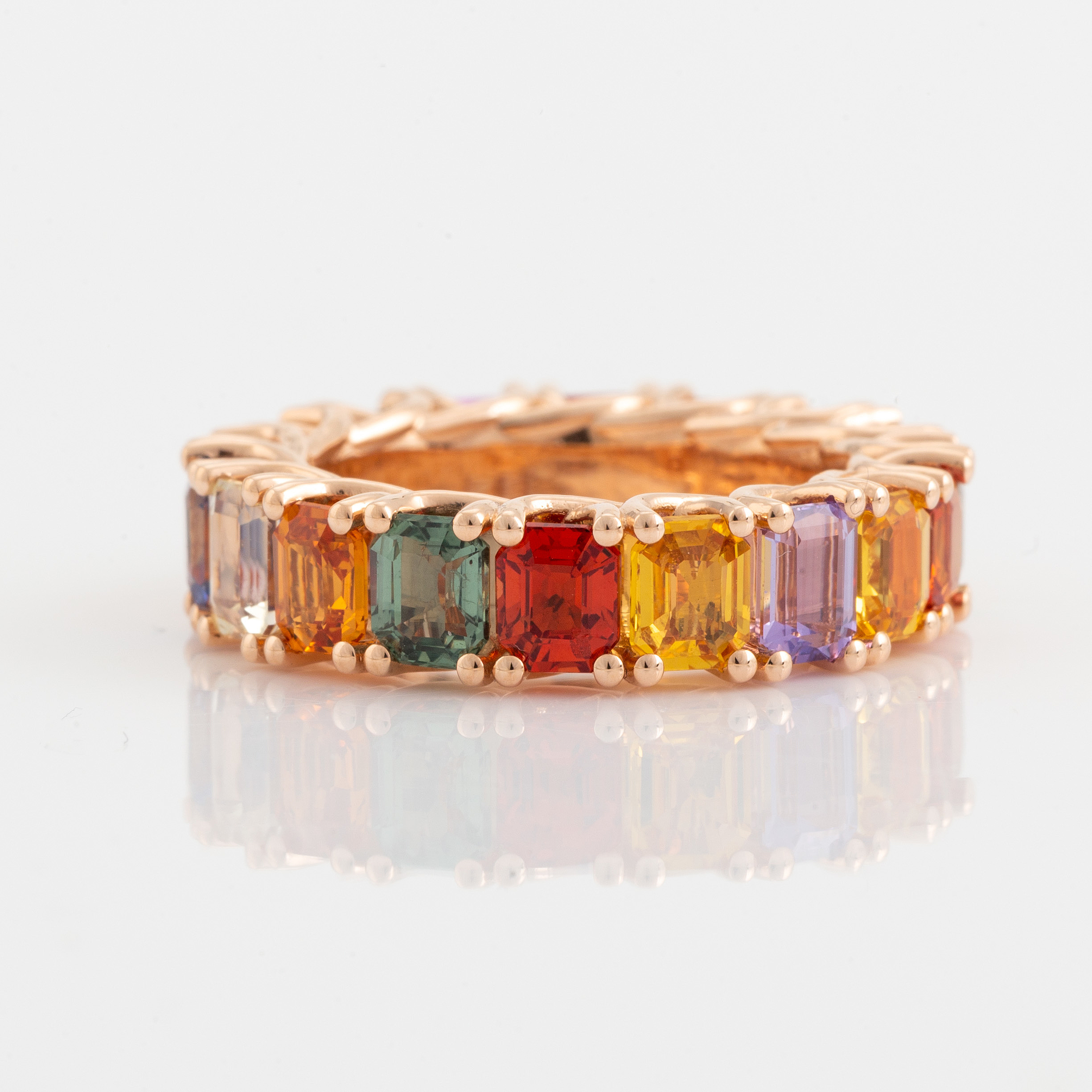 Emerald cut multi coloured sapphire ring. - Bukowskis