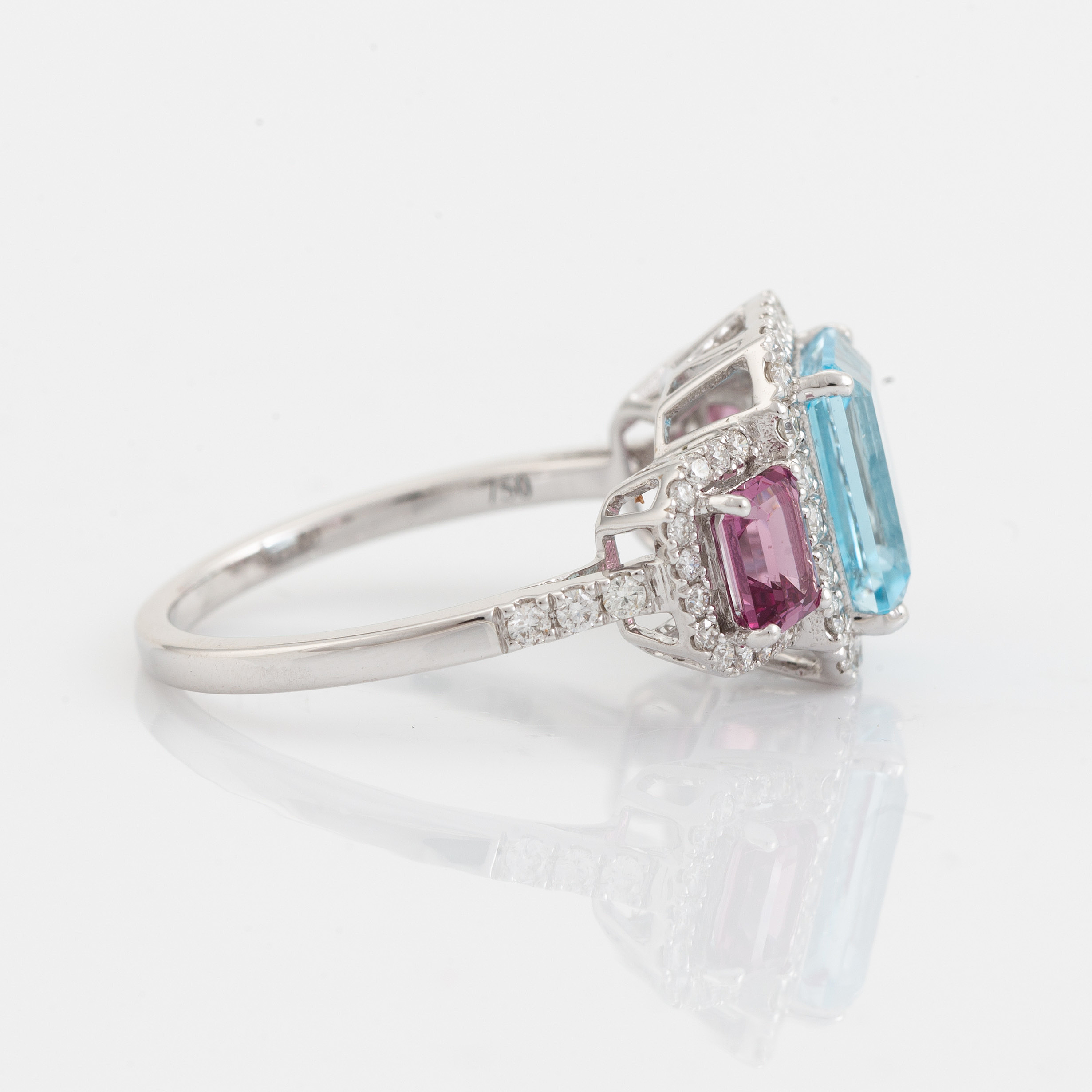 Topaz, garnet and brilliant cut diamond ring. - Bukowskis