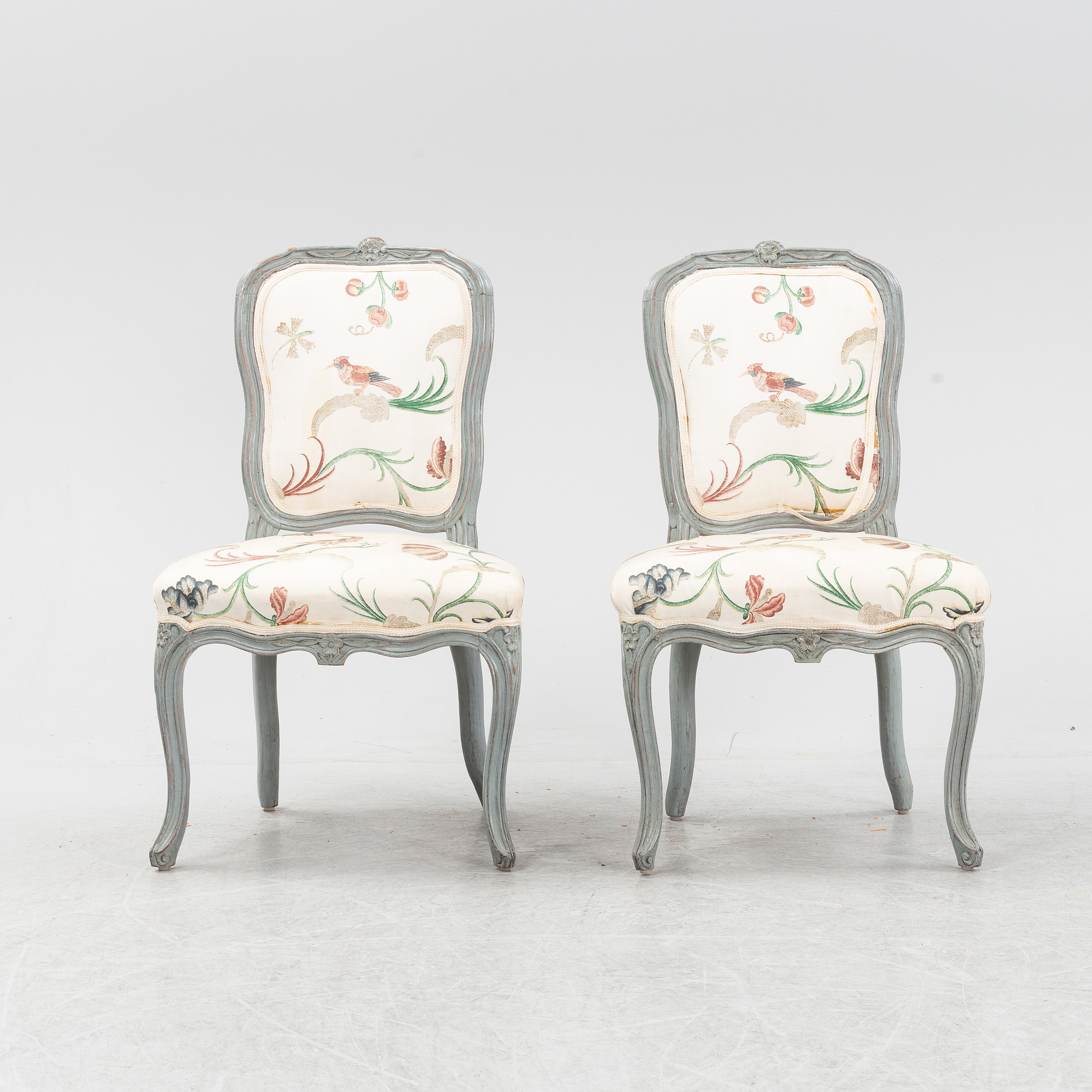 A painted pair of rococo chairs, mid 18th Century. - Bukowskis
