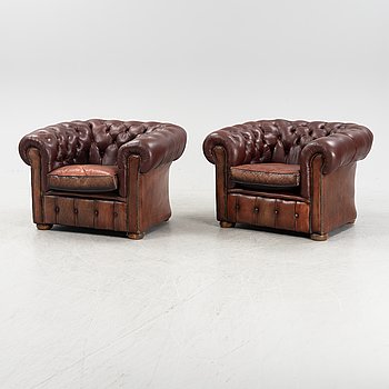 Fåtöljer, ett par, Chesterfield modell. 1900-talets andra hälft ...