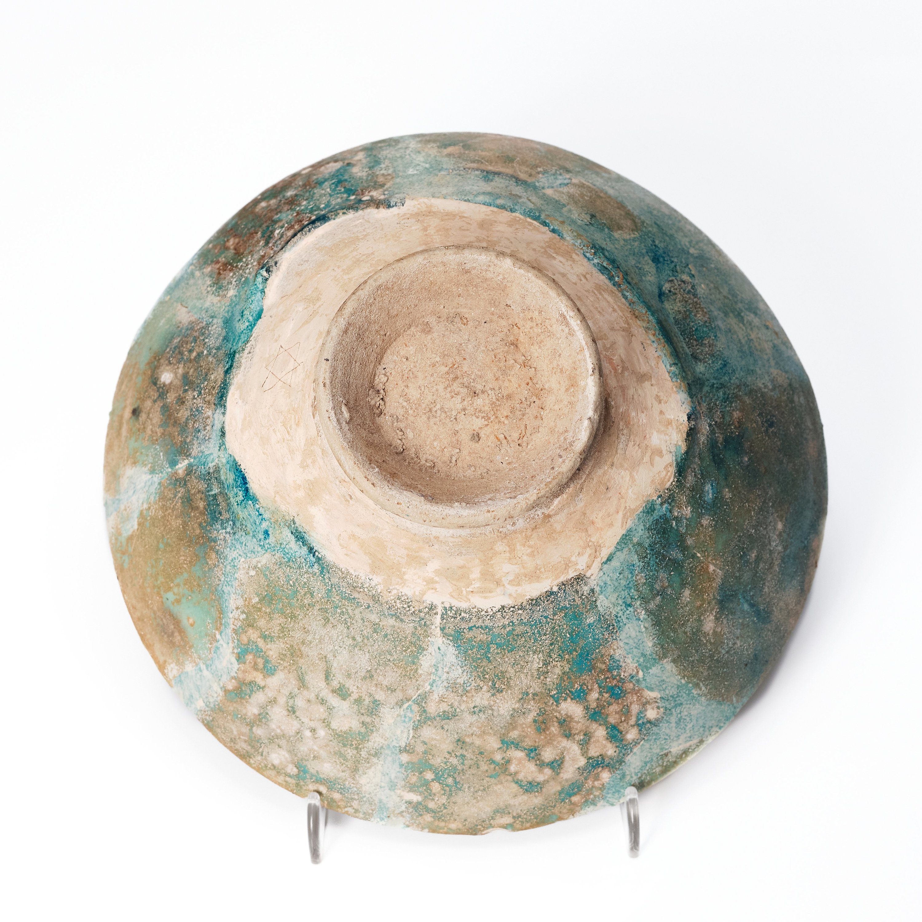 A 10-11th century Kashan Turquoise-glazed pottery bowl. - Bukowskis