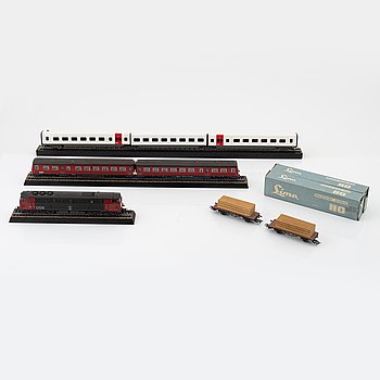Three train scale models of Danish DSB commuter trains. - Bukowskis