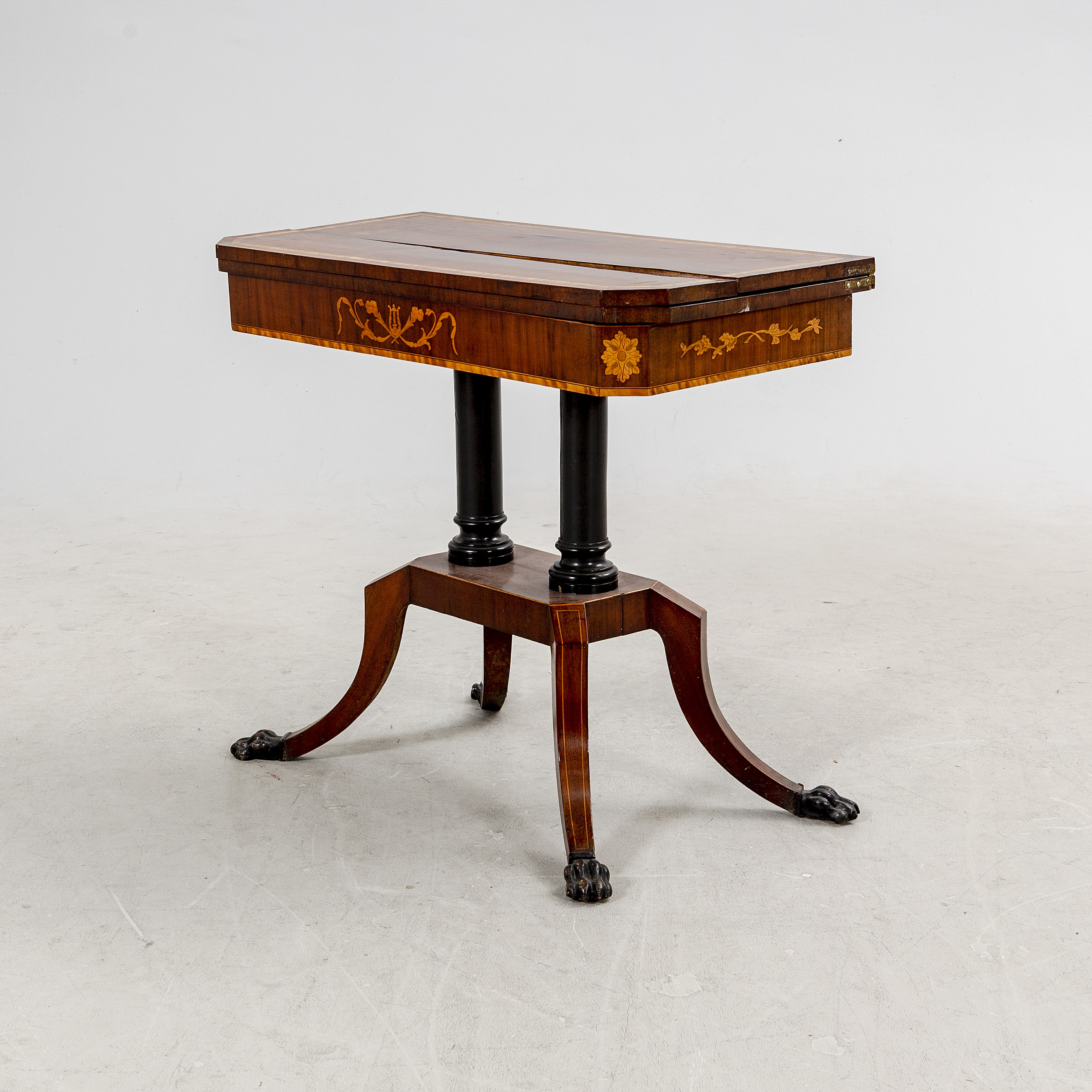 A mid 1800 late Empire game table. - Bukowskis