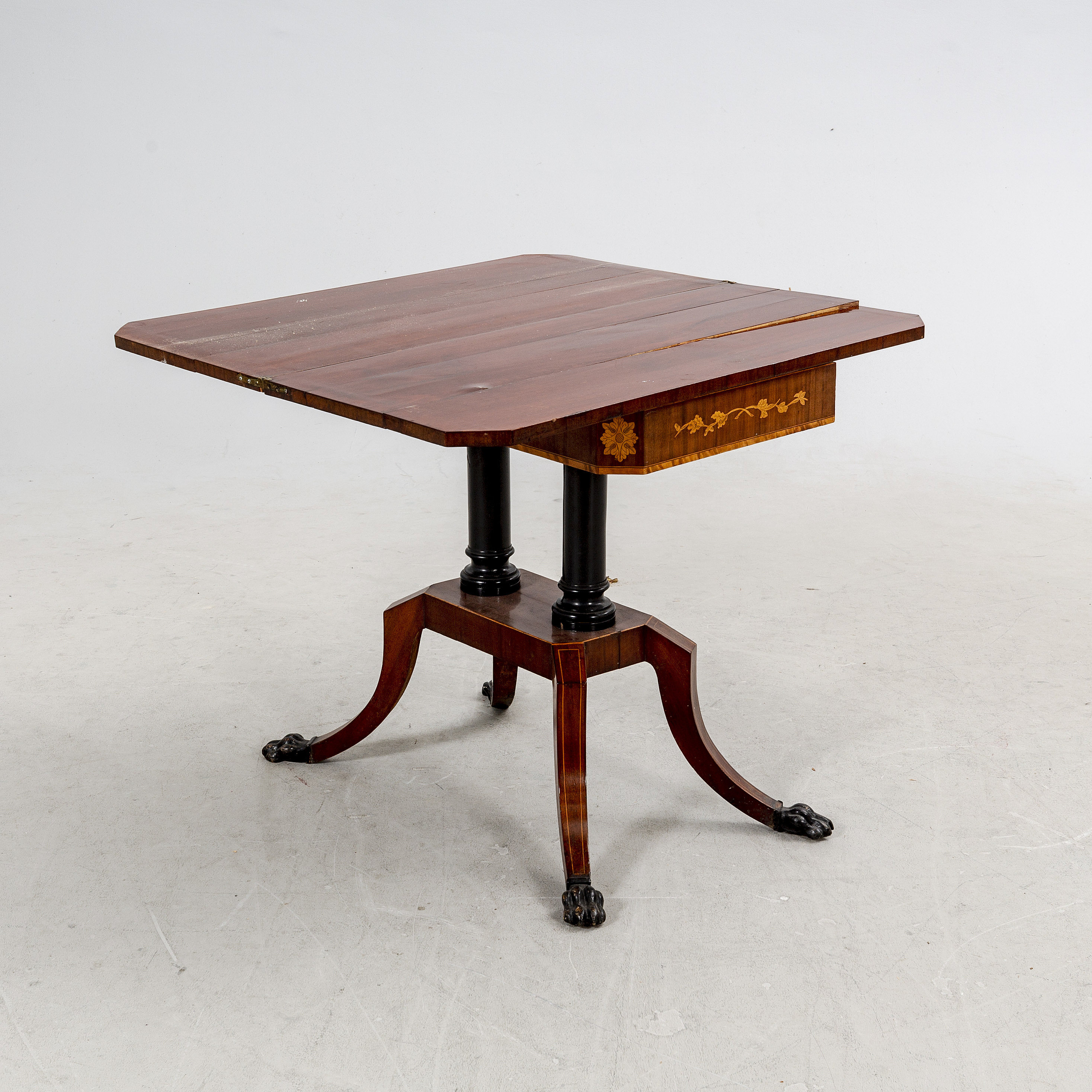 A mid 1800 late Empire game table. - Bukowskis