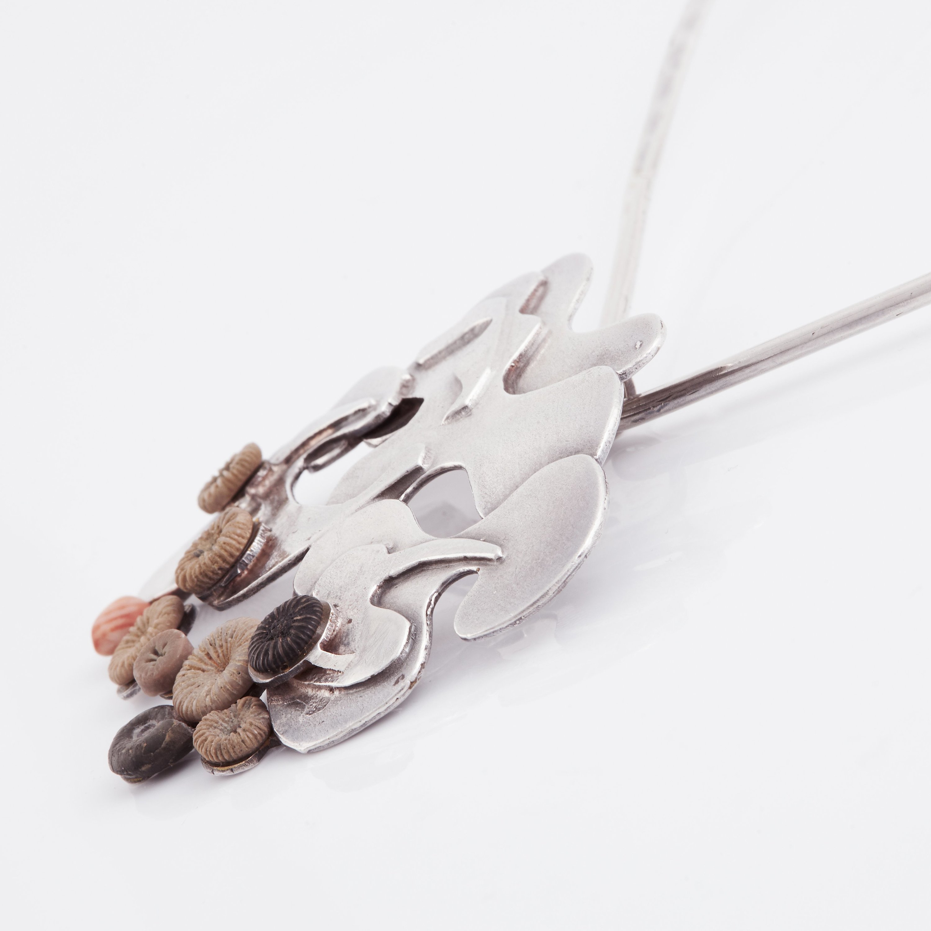 Inga-Britt "Ibe" Dahlquist, collier silver och fossiler, Sverige ...