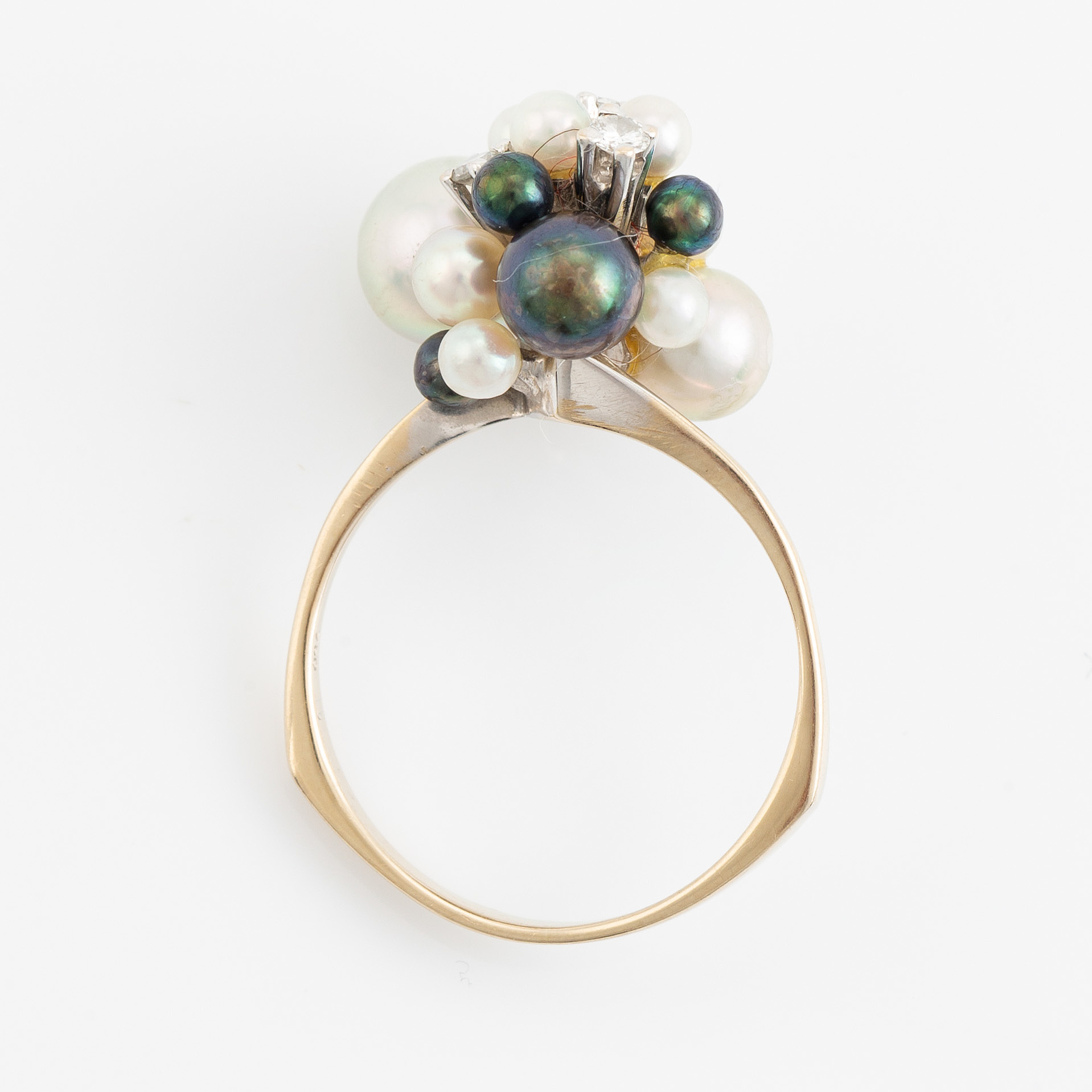 Ring 18K guld med odlade pärlor och runda briljantslipade diamanter. - Bukowskis