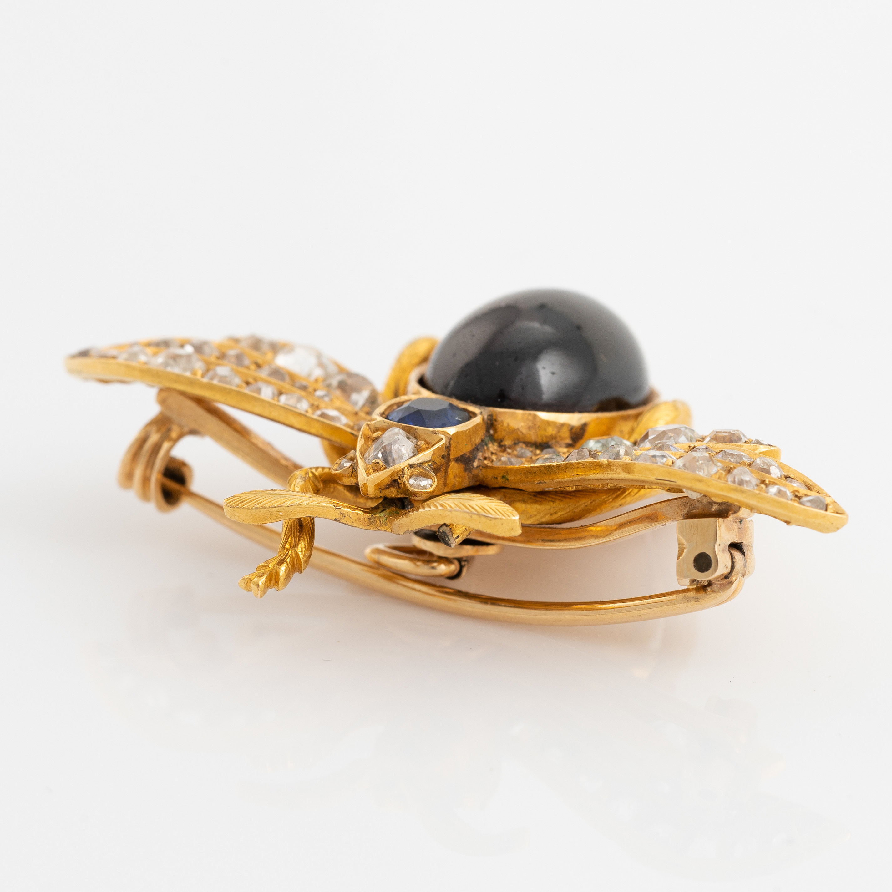 Cabochon cut carbuncle garnet, blue sapphire, old cut and rose cut ...