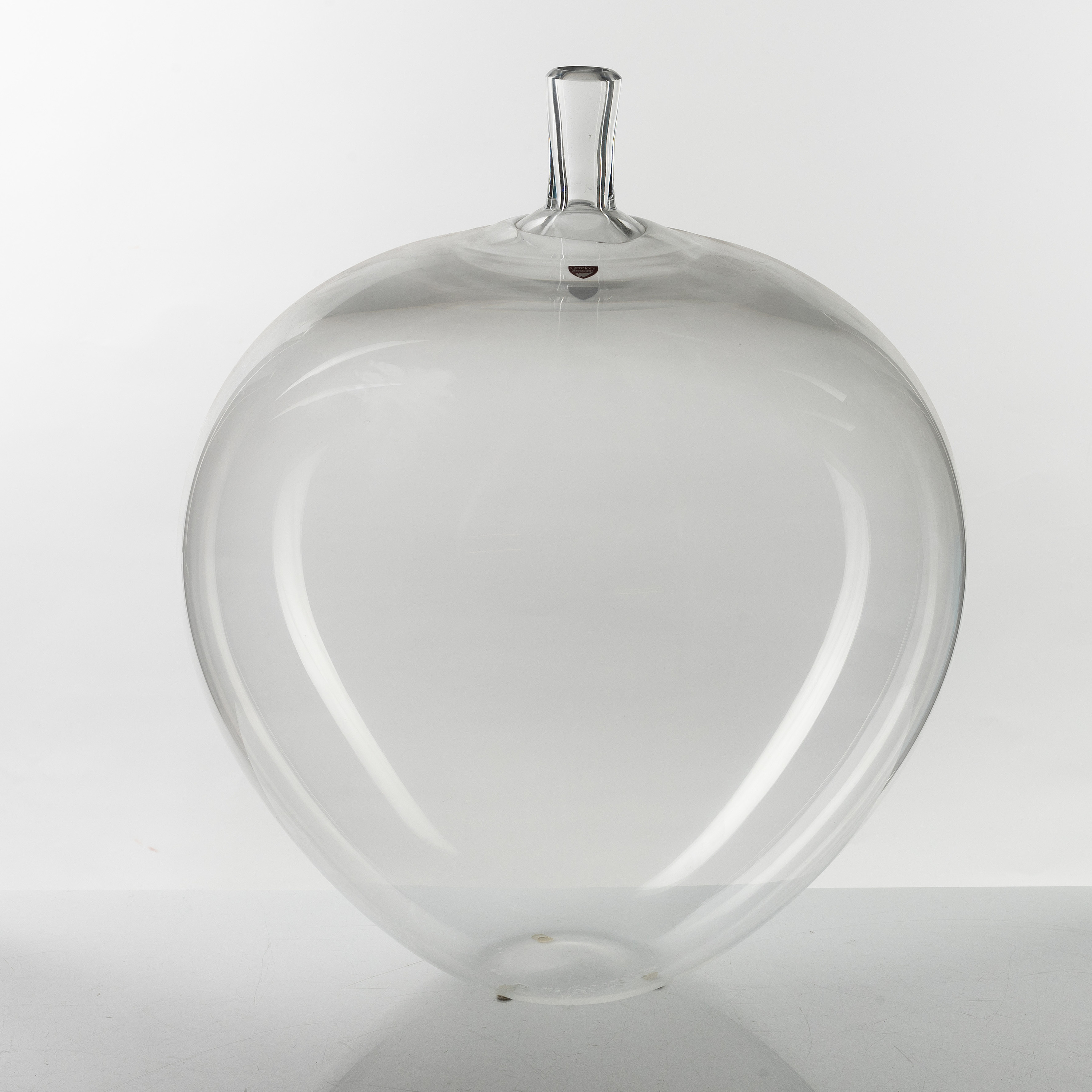 Ingeborg Lundin, an 'Äpplet' glass vase, Orrefors Gallery, -87. - Bukowskis