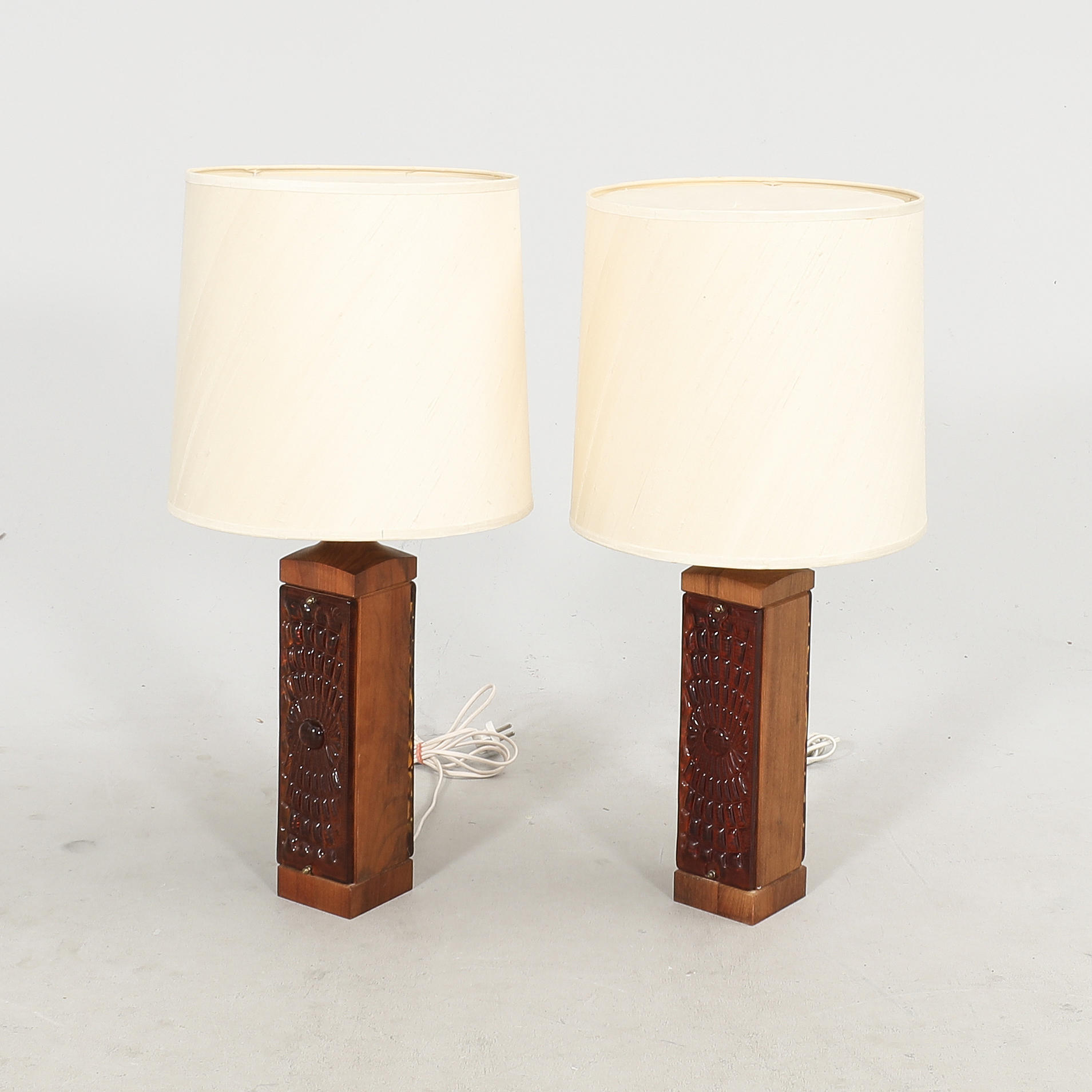 A pair of 1960/70s teak and glass table lamps. - Bukowskis