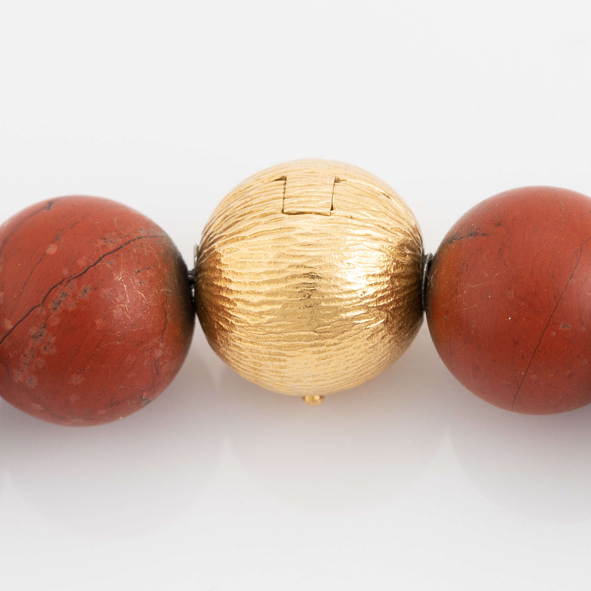 Ole Lynggaard tre stencollier med lås 18K guld. - Bukowskis