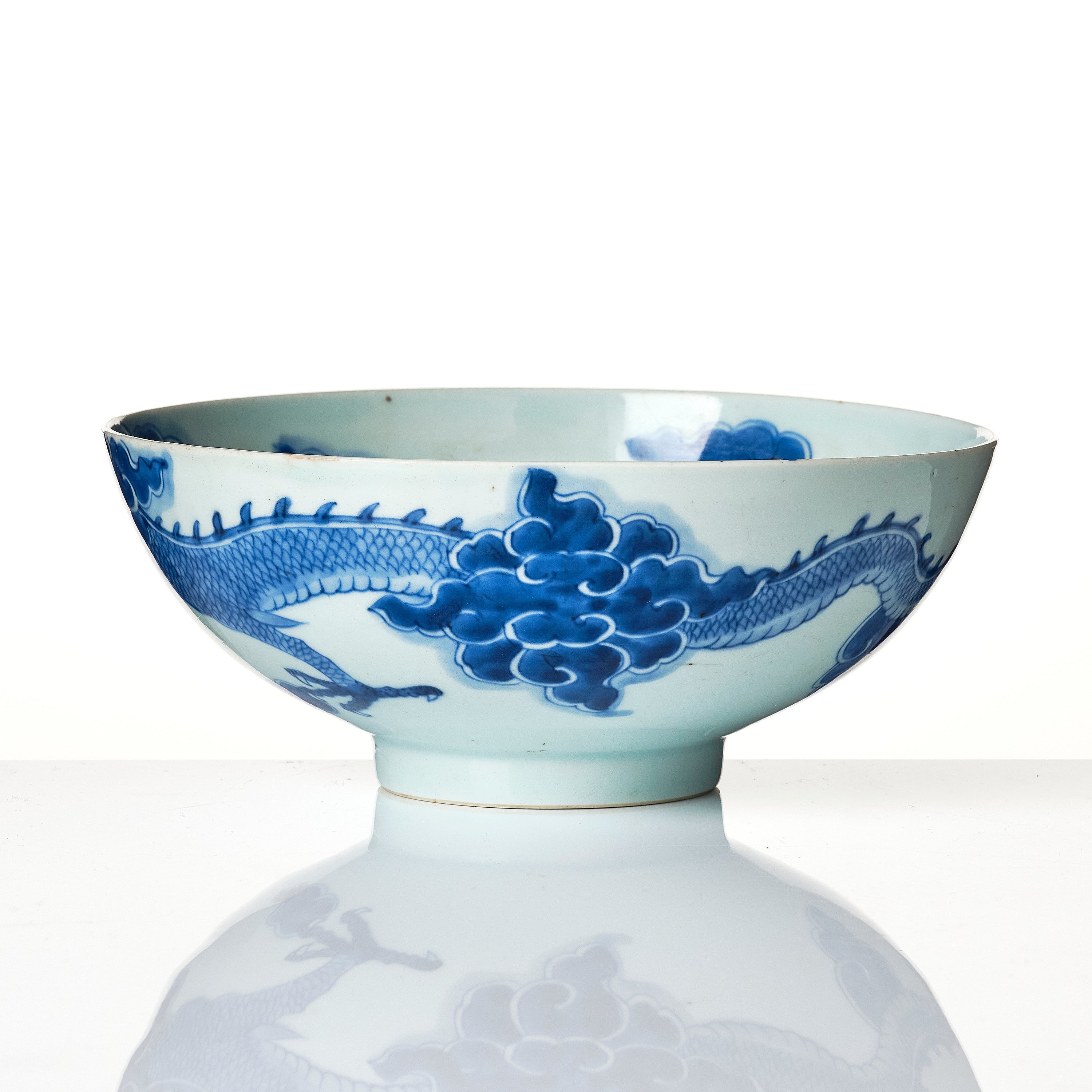 A blue and white four clawed dragon bowl, Qing dynasty, 18th Century ...