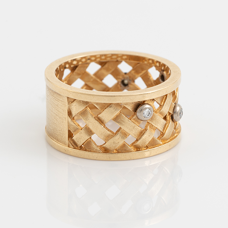 Ole Lynggaard, ring, 14K guld med briljantslipade diamanter, "Flet". - Bukowskis