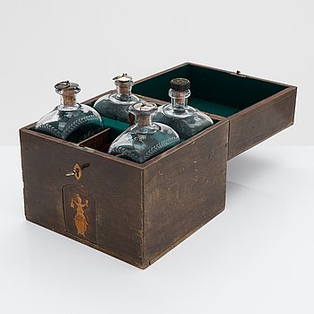 Flaskschatull med fyra flaskor, Sverige 1800-talets senare hälft ...