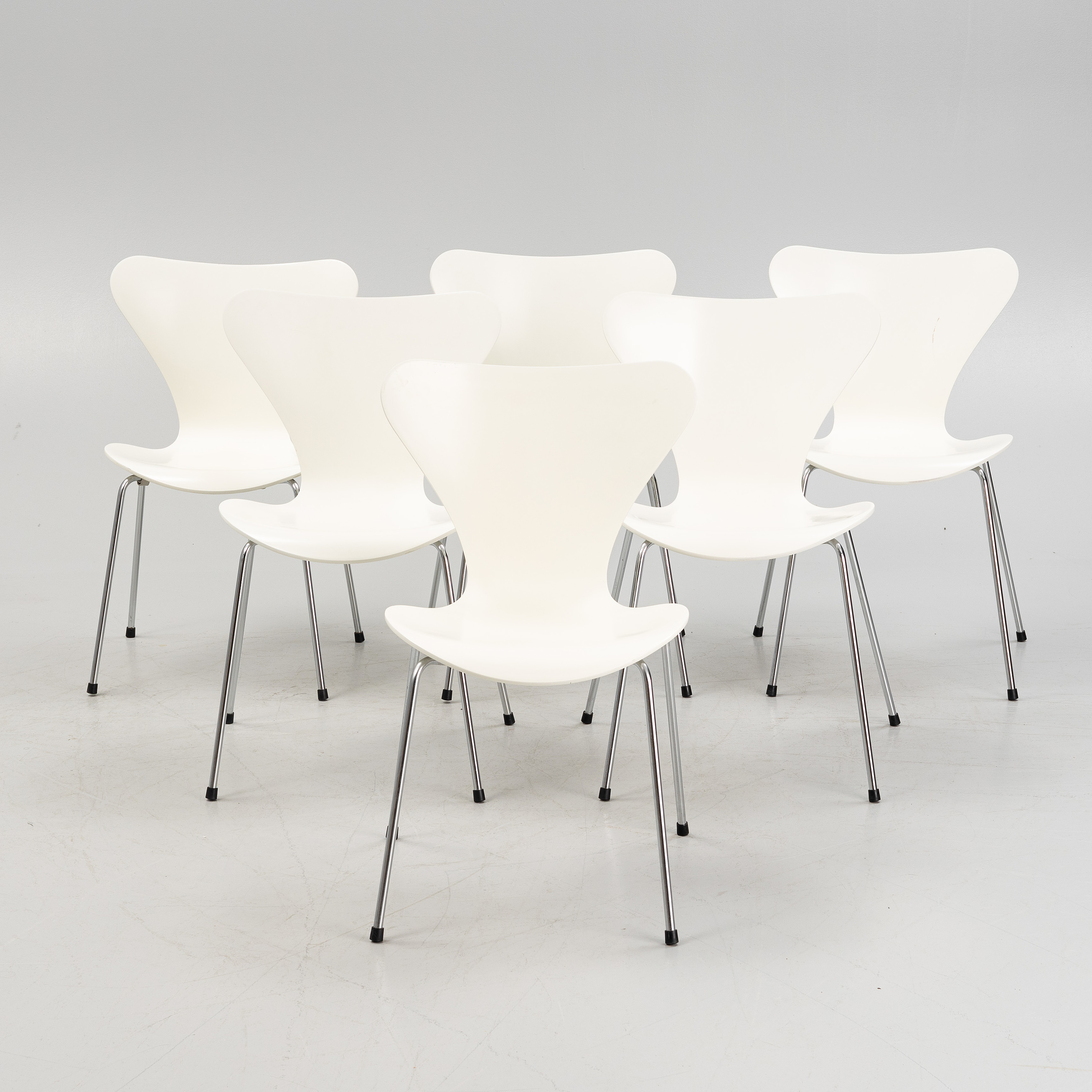 Arne Jacobsen, a set of six "Sjuan" chairs for Fritz Hansen Denmark ...