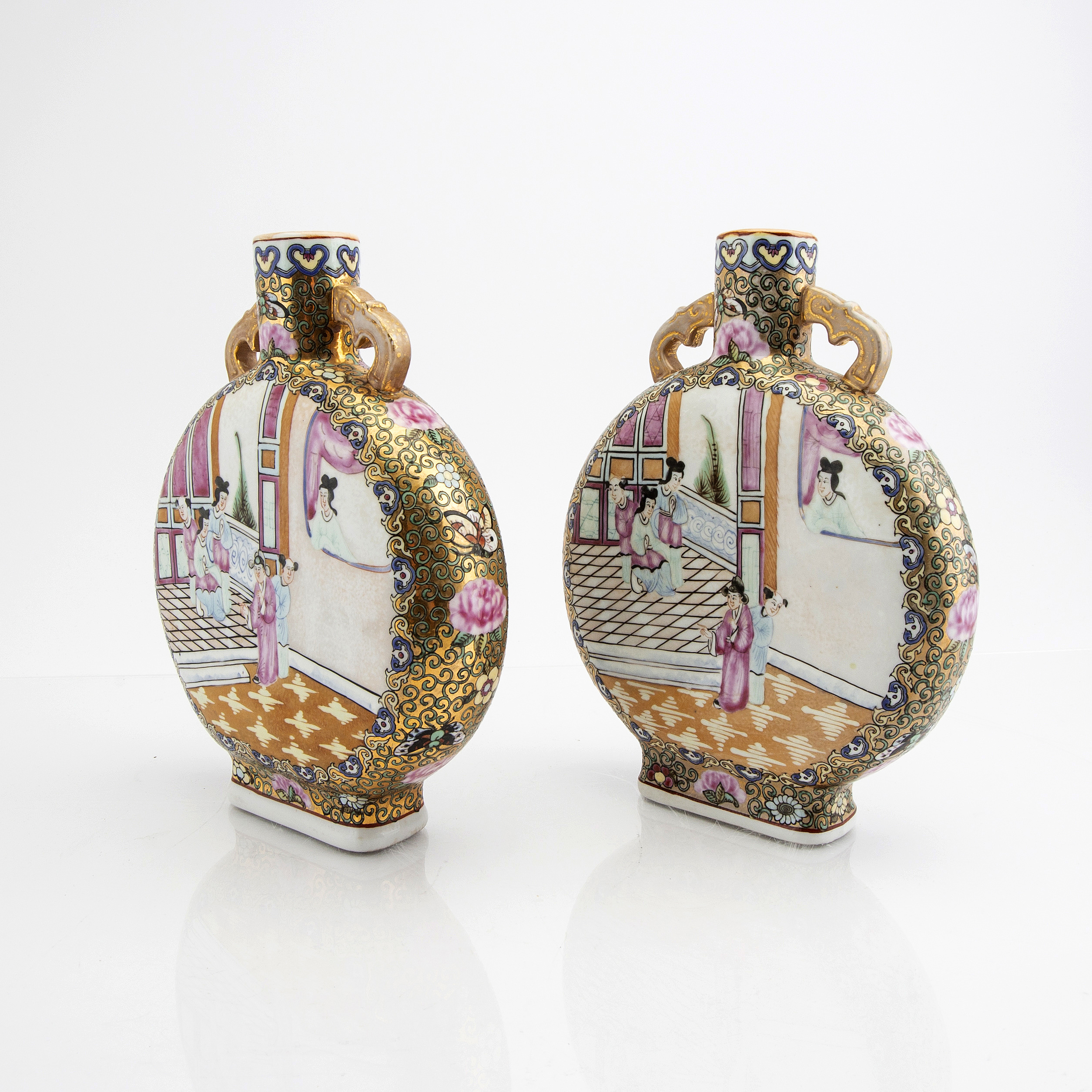 Vaser ett par Kina 1900-tal porslin. - Bukowskis